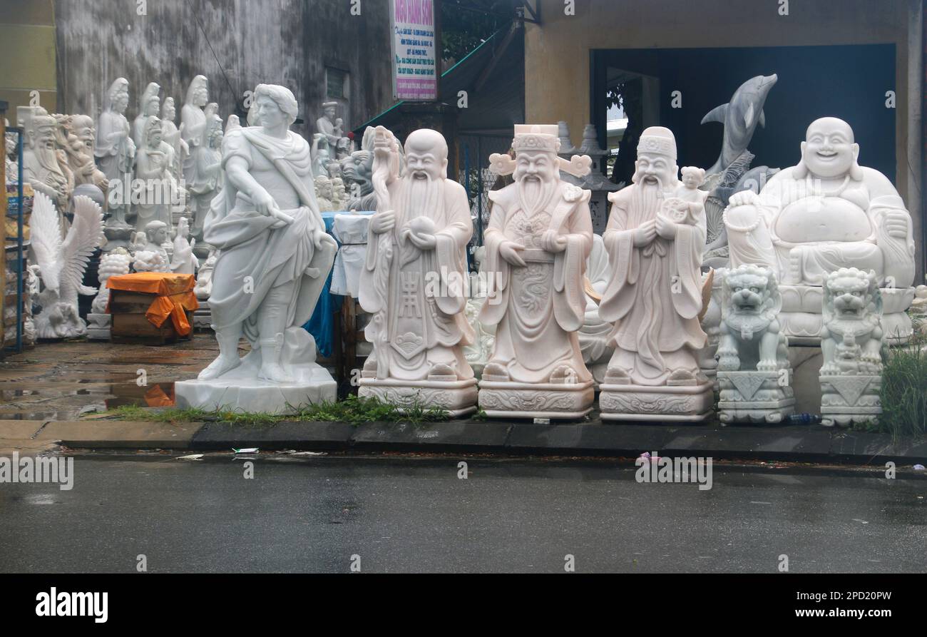 Stone mason statue hi-res stock photography and images - Alamy