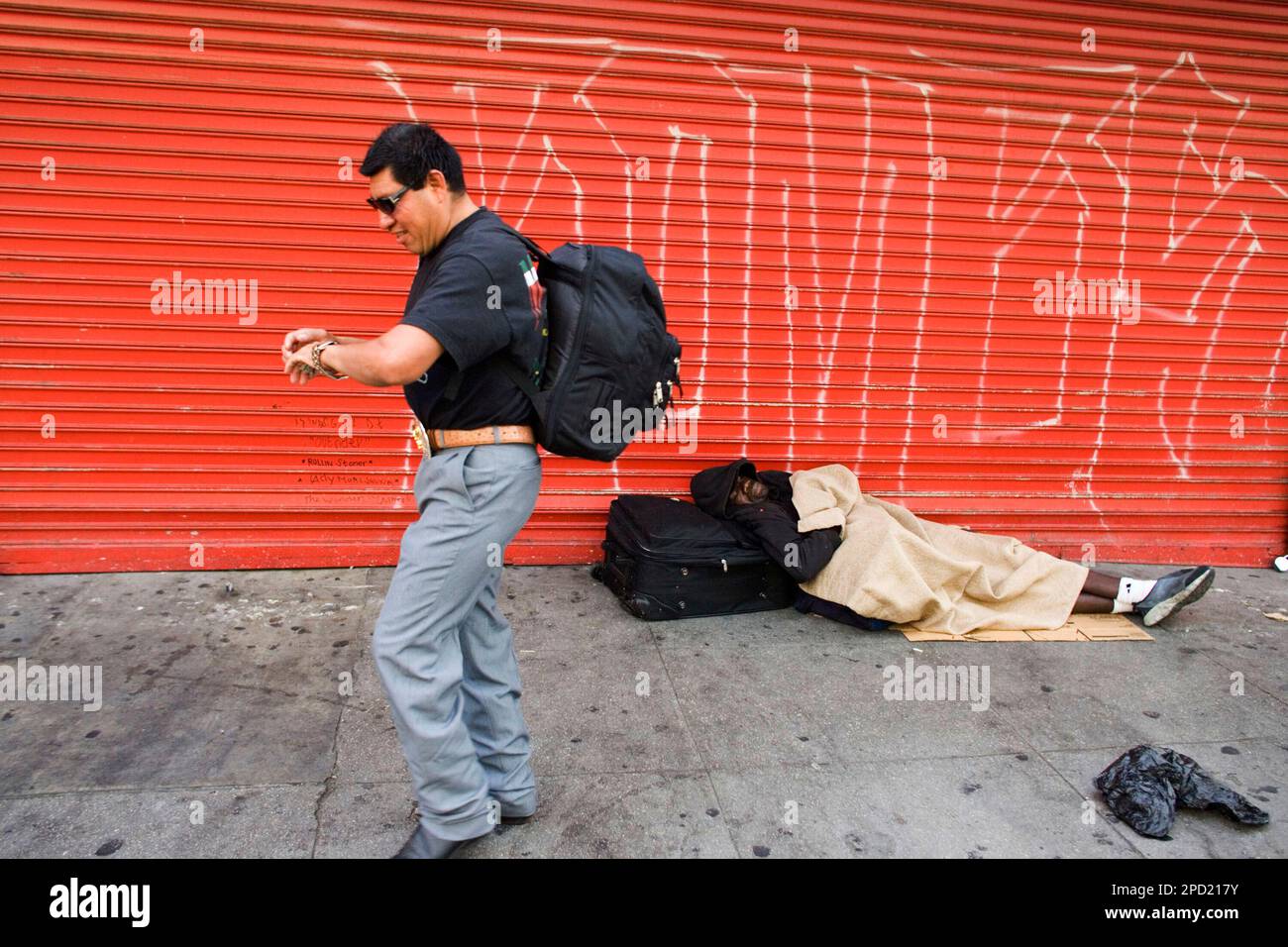 Homeless immigrant Luis Hernandez, originally from Puebla, Mexico ...