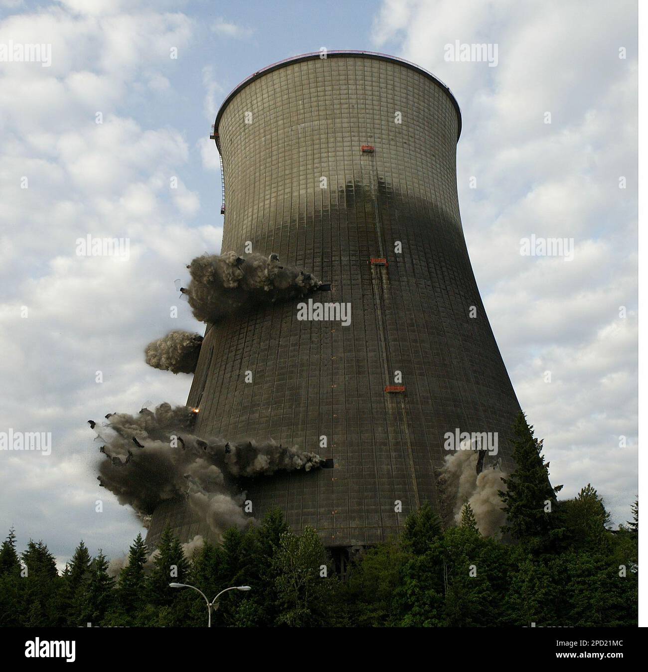 The decommisioned Trojan nuclear power plant cooling tower as it is ...