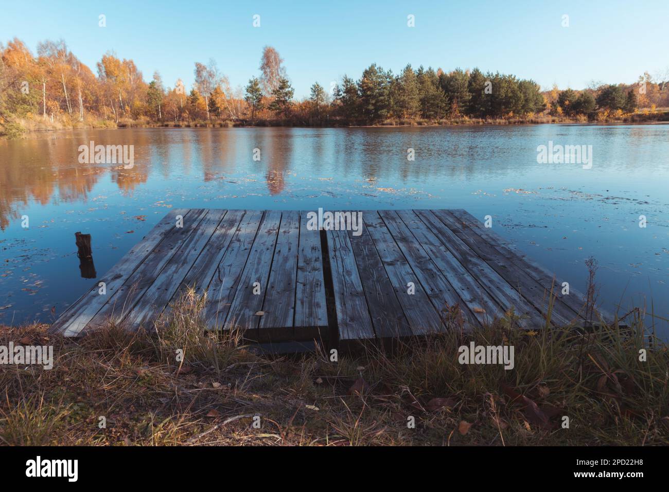 Platform mirror hi-res stock photography and images - Alamy