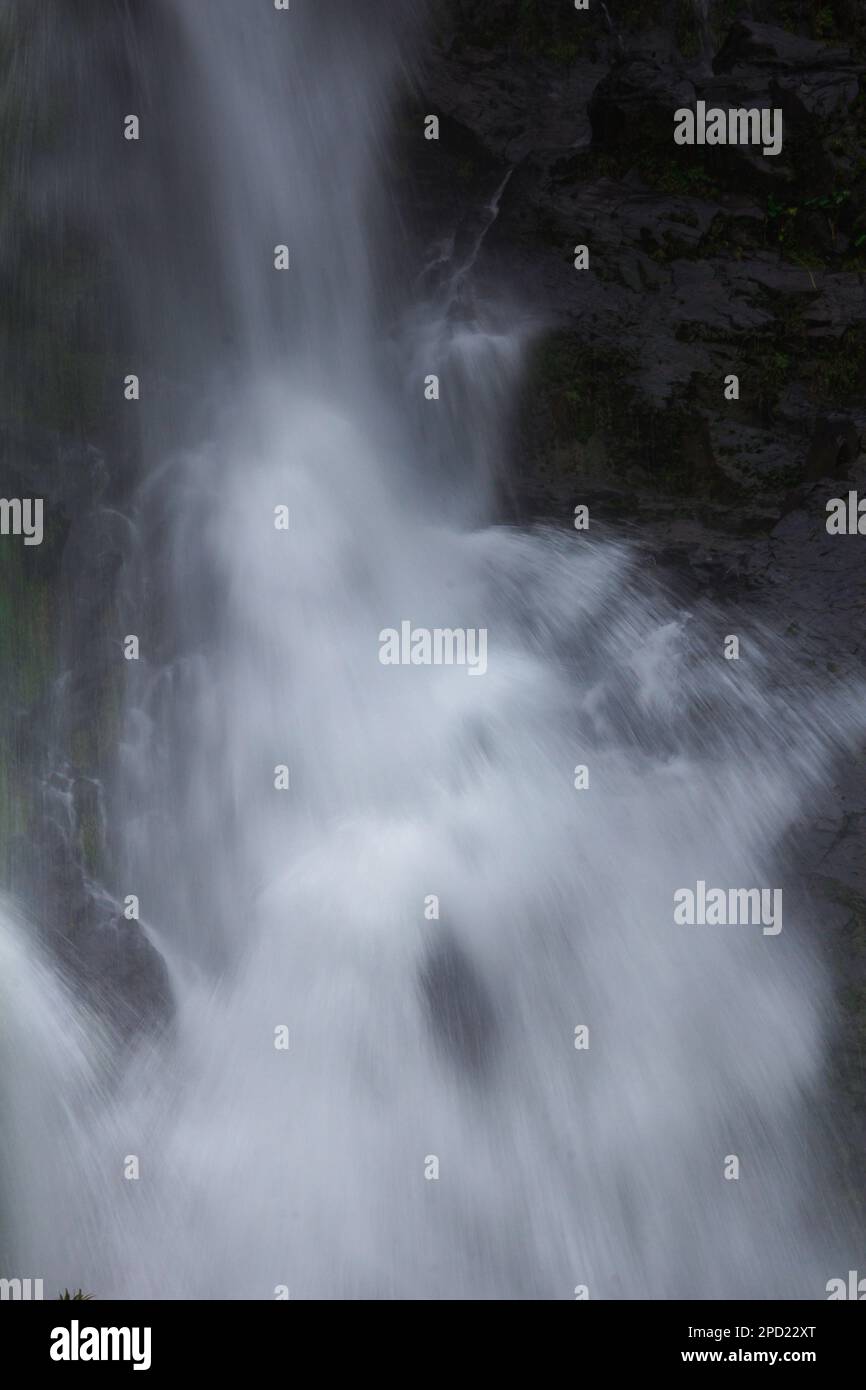 Water flows down from cliff hi-res stock photography and images - Alamy