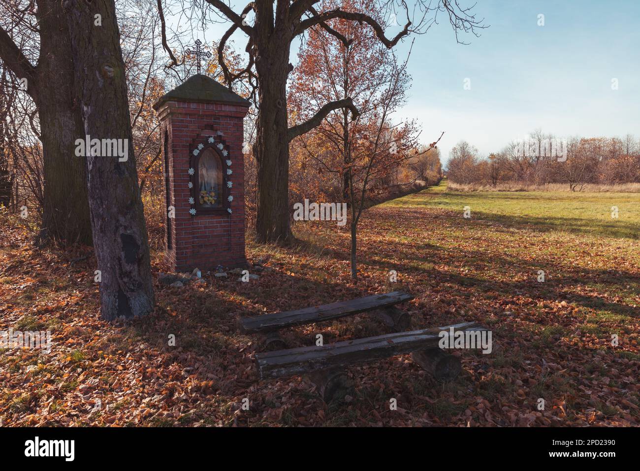 Gothic chapel building hi-res stock photography and images - Alamy
