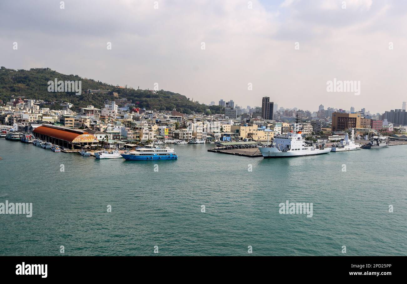 Port of Kaohsiung (高雄港) with Taiwanese Navy research vessel ROCS Ta ...