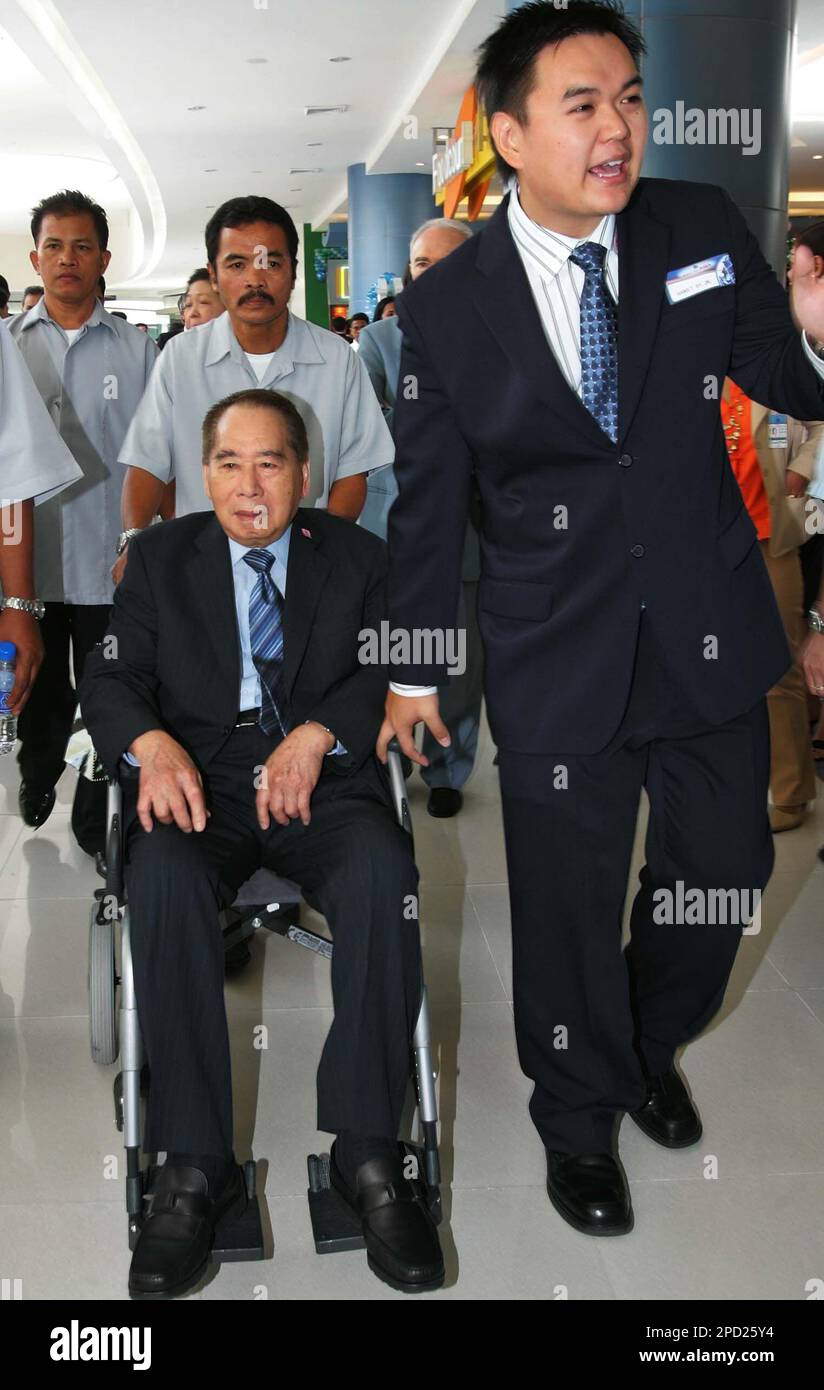 Henry Sy Sr., left, patriach of the Sy family and chairman of the SM ...