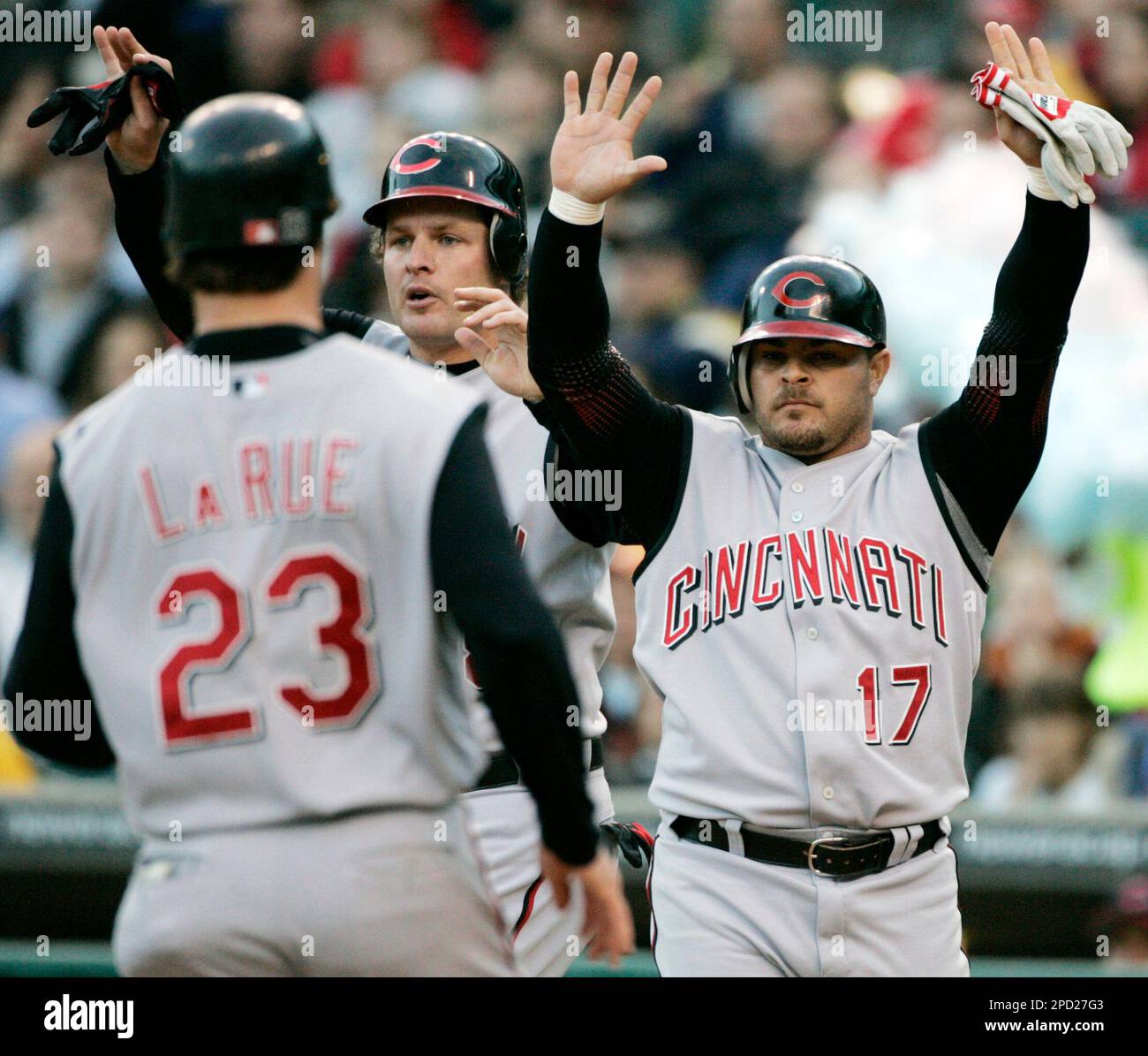 Cincinnati Reds' Javier Valentin (17) and Austin Kearns, left rear ...