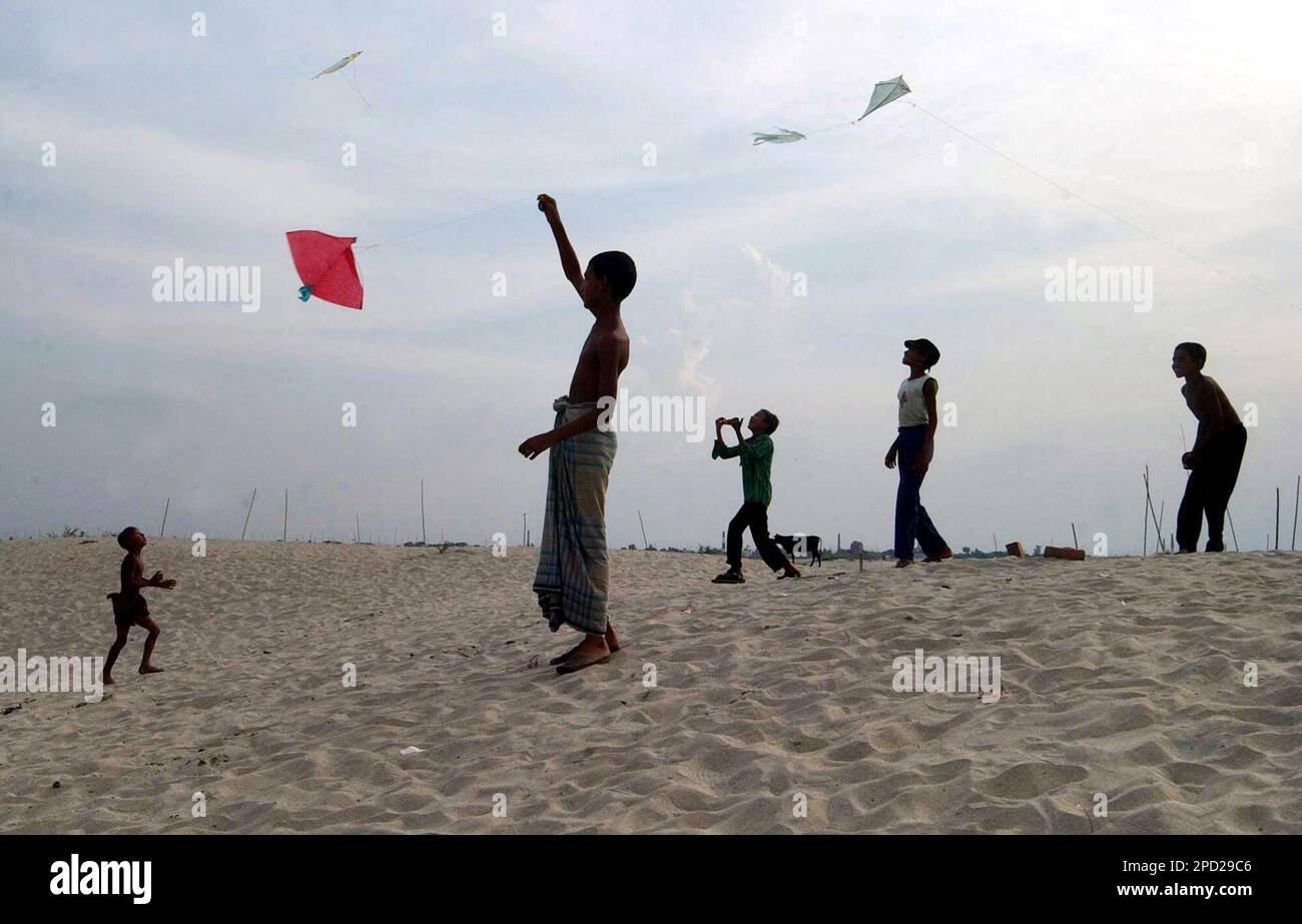 Bangladeshi boys fly kites in Dhaka, Bangladesh, Friday, May 19, 2006 ...