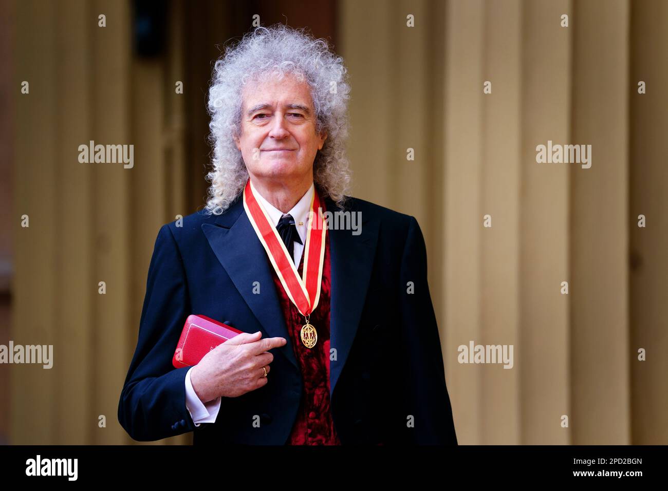 Brian may buckingham palace hi-res stock photography and images - Alamy