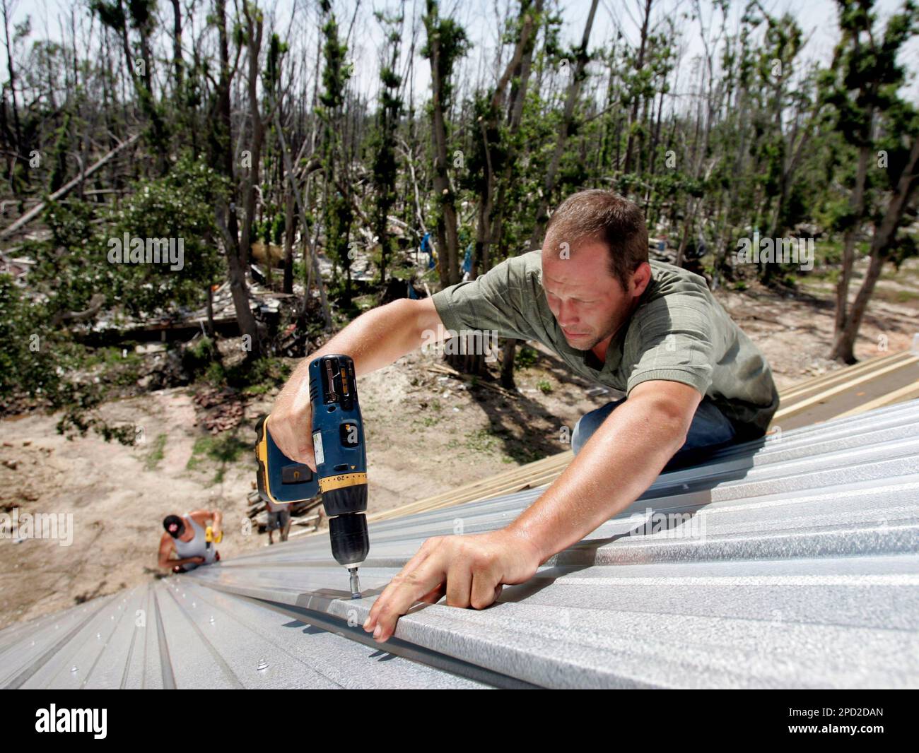 ** ADVANCE FOR THE WEEKEND, MAY 20-21 ** Eric Stafford, right, and Dave ...