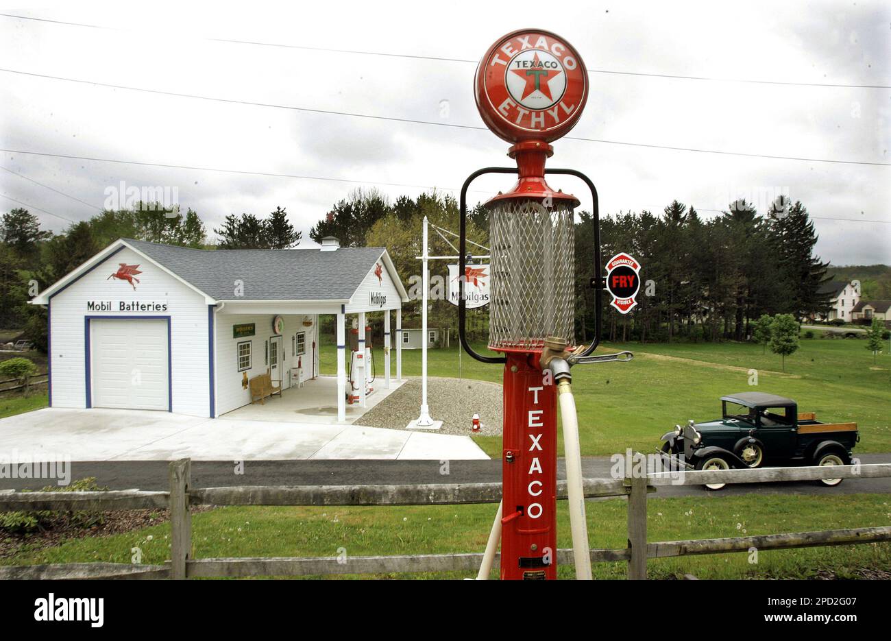 Jay Schaffer drives his 1931 Ford Model A pickup truck to Bill Bahorik ...
