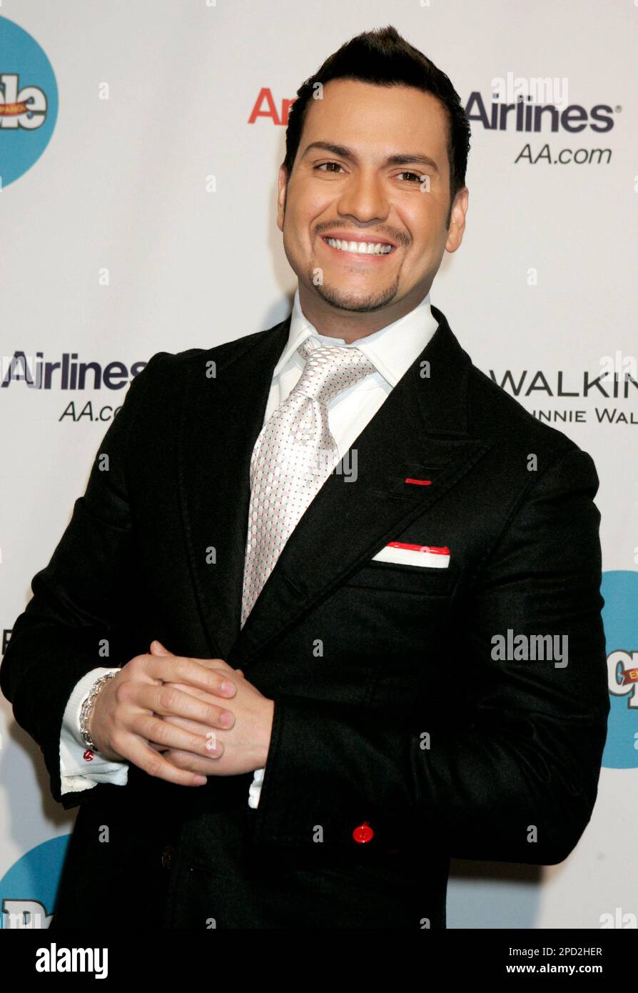 Salsa singer Victor Manuelle, named by People en Espanol magazine's "50 ...