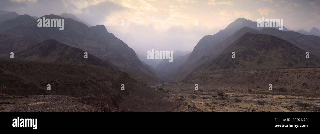 Dawn Colours in Wadi Barwas, Wadi Araba Desert, south-central Jordan ...