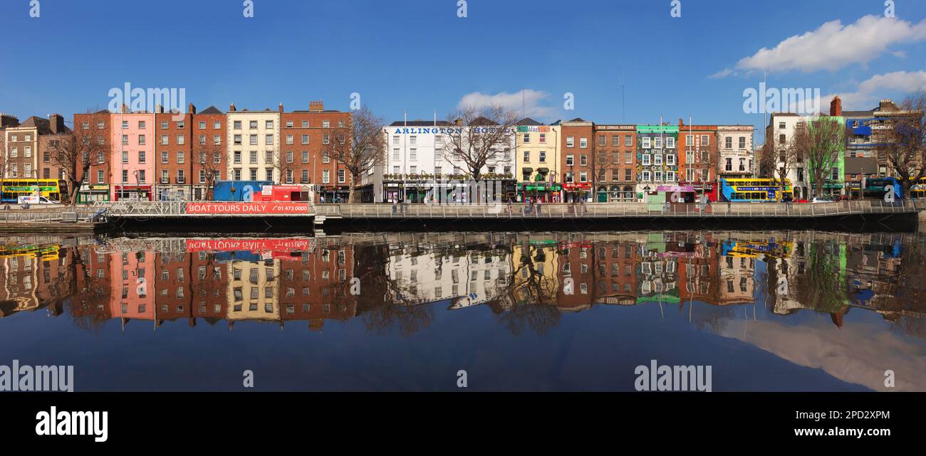 Dublin / Ireland : Buildings reflection in a calm waters of Liffey ...