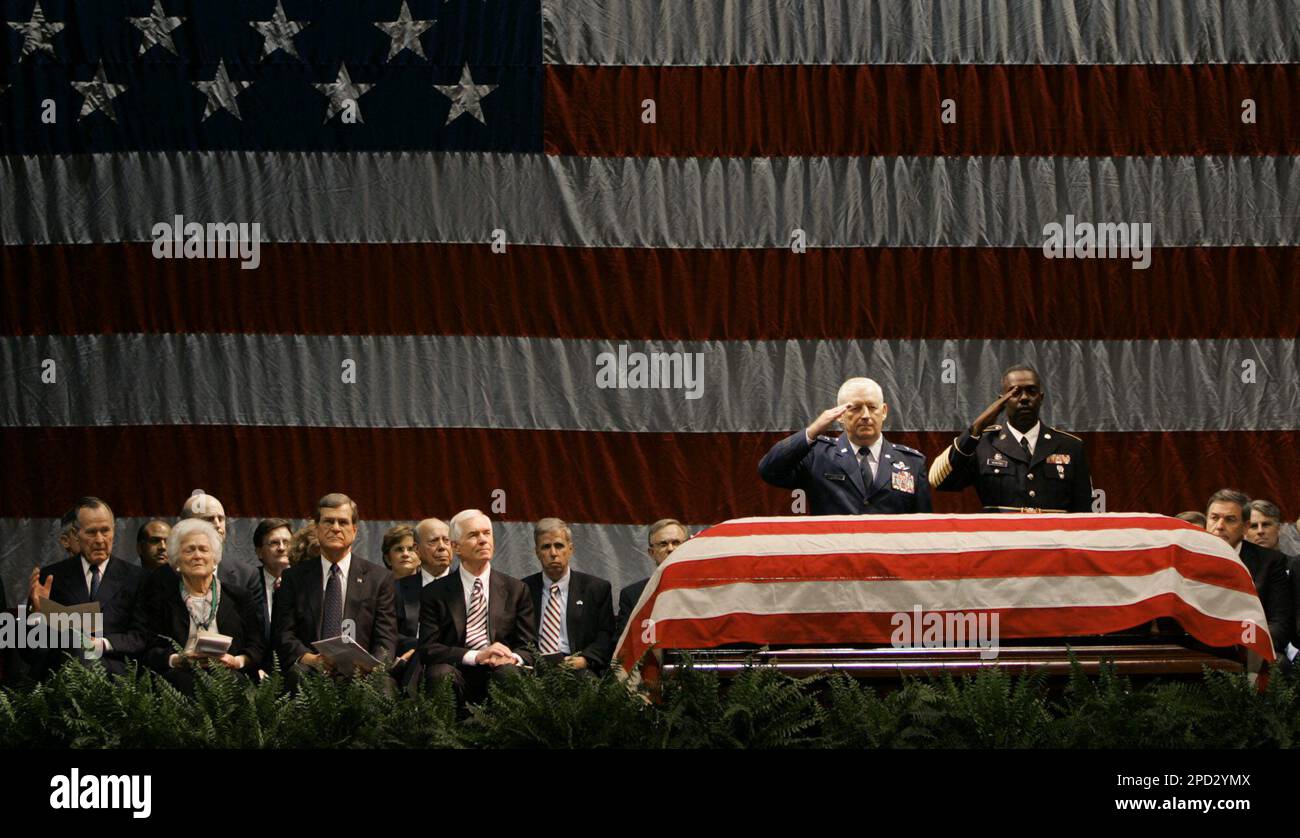 A large number of dignitaries sat at center stage as Mississippi ...