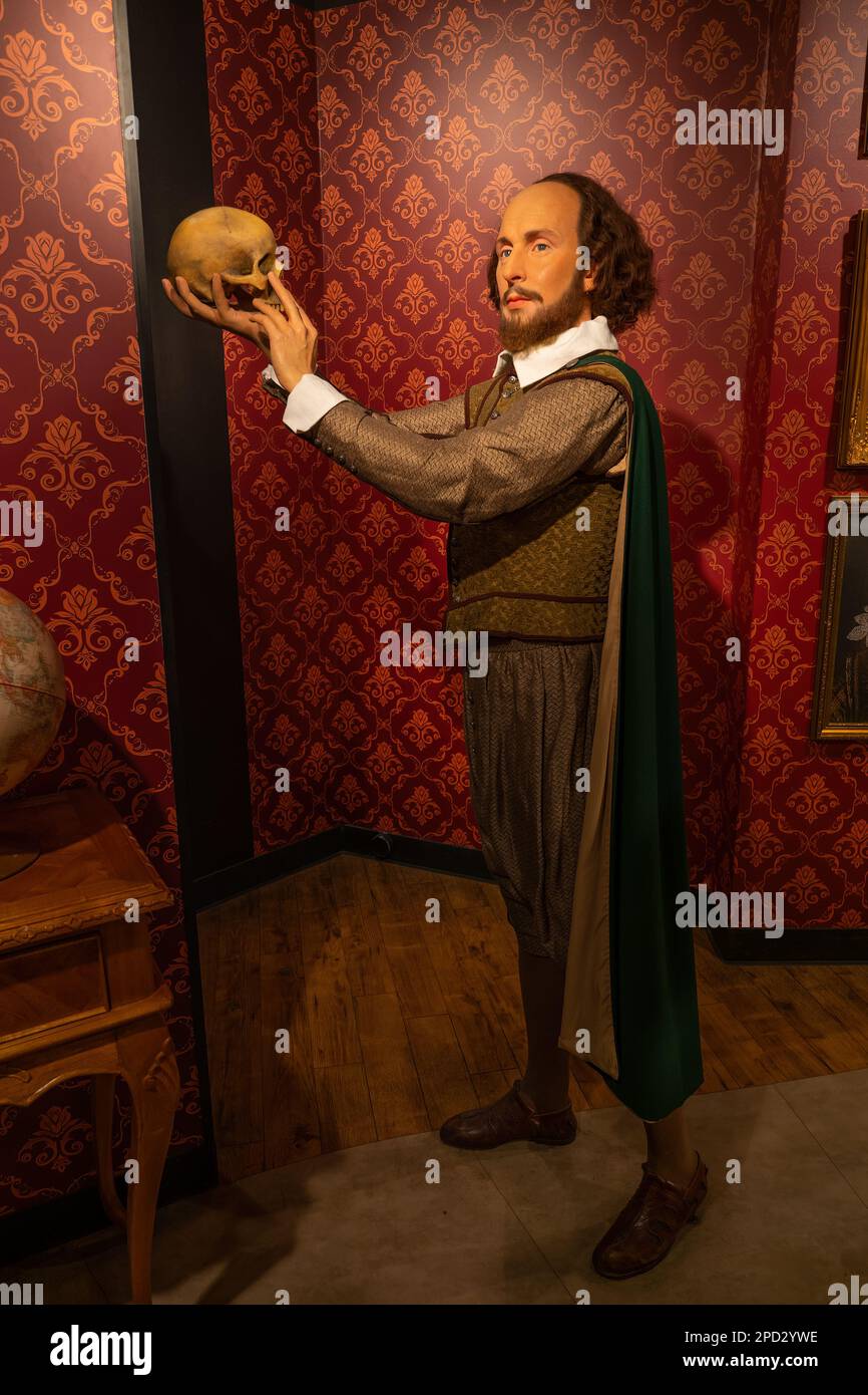 William Shakespeare with a Skull, Hamlet scene in Madame Tussauds ...