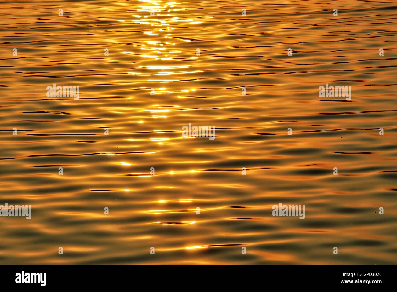 The reflection of light on water in the morning Stock Photo - Alamy