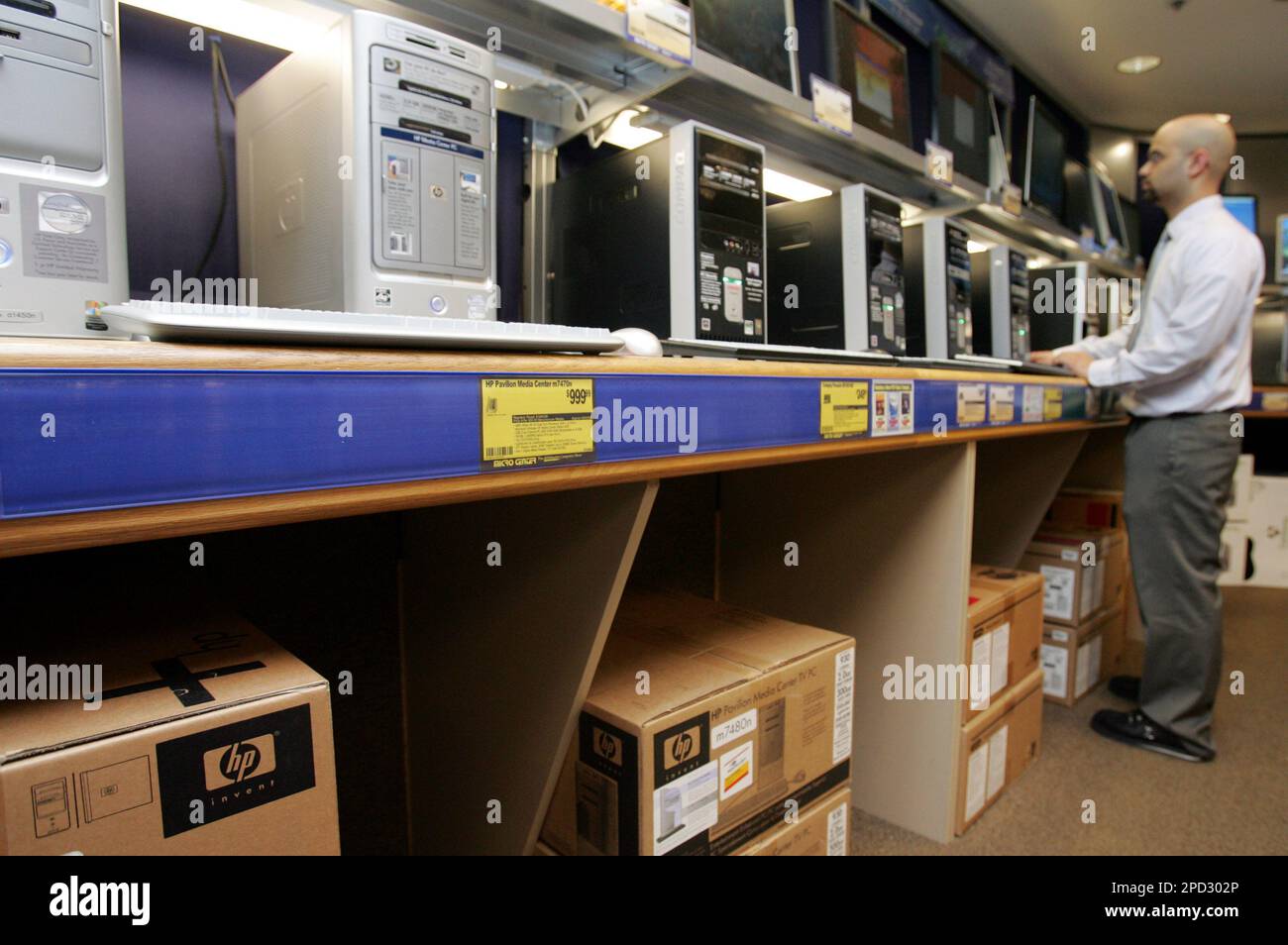 Hewlett Packard and Compaq computers on display at Micro Center ...