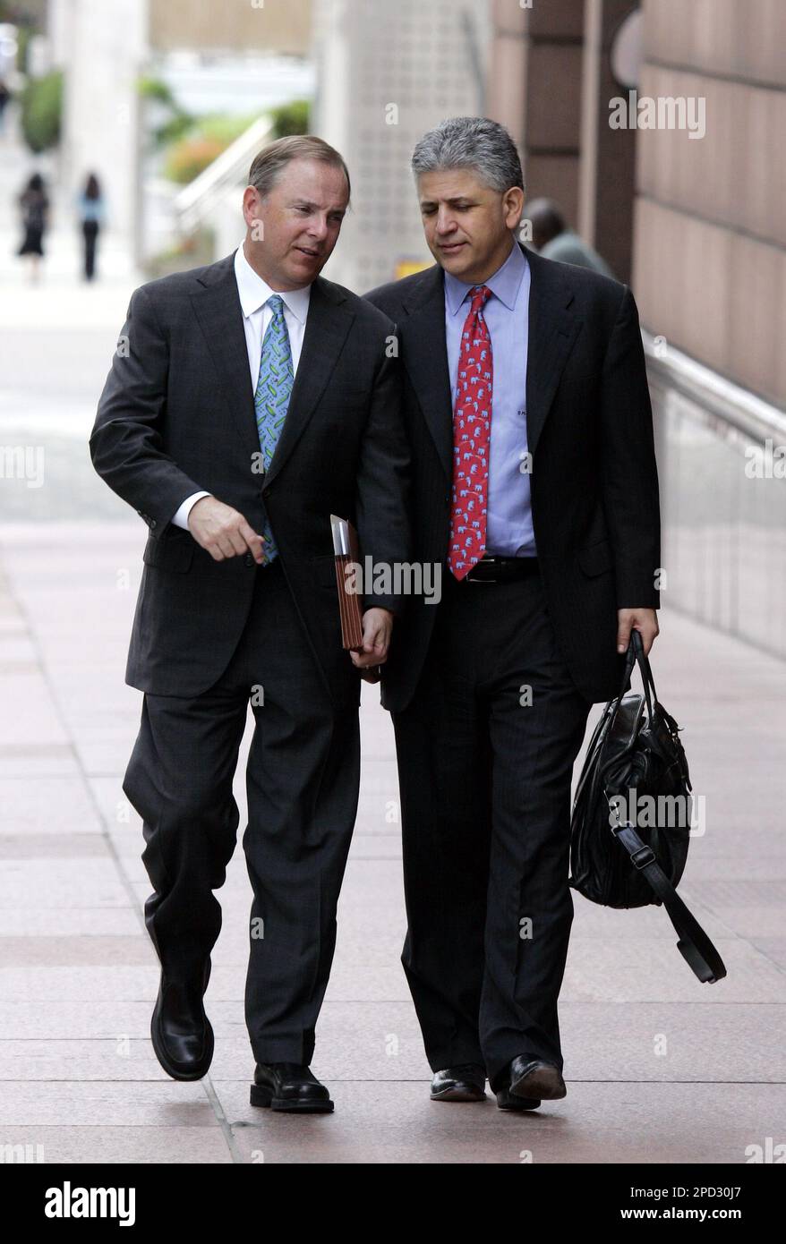 Former Enron executive Jeffrey Skilling, left, and his attorney Dan ...