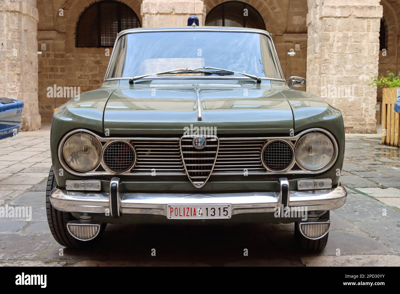 Alfa Romeo Giulia Super in sedan version of the Italian State Police ...