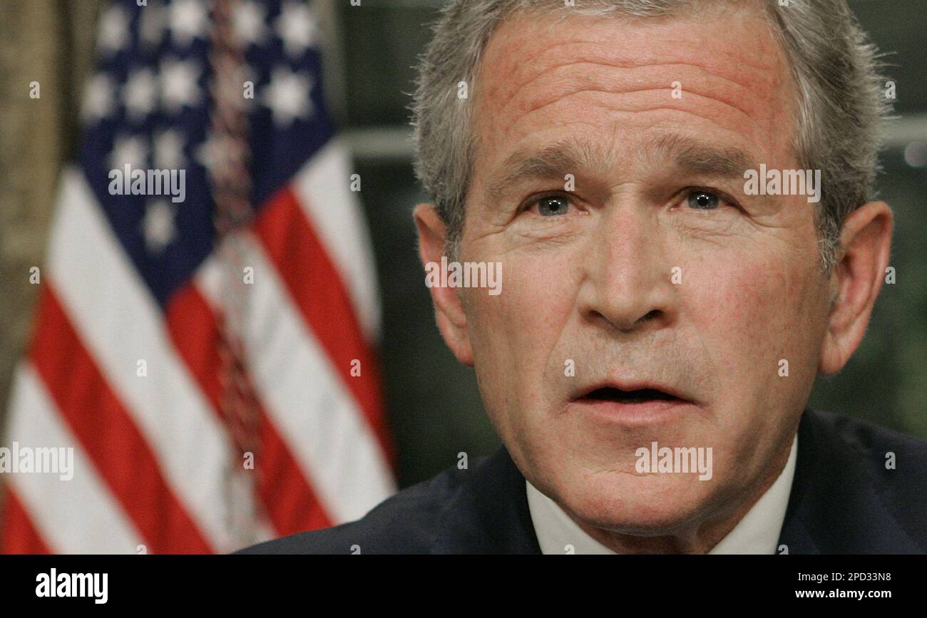 President Bush poses for photographers, Monday, May 15, 2006, after ...