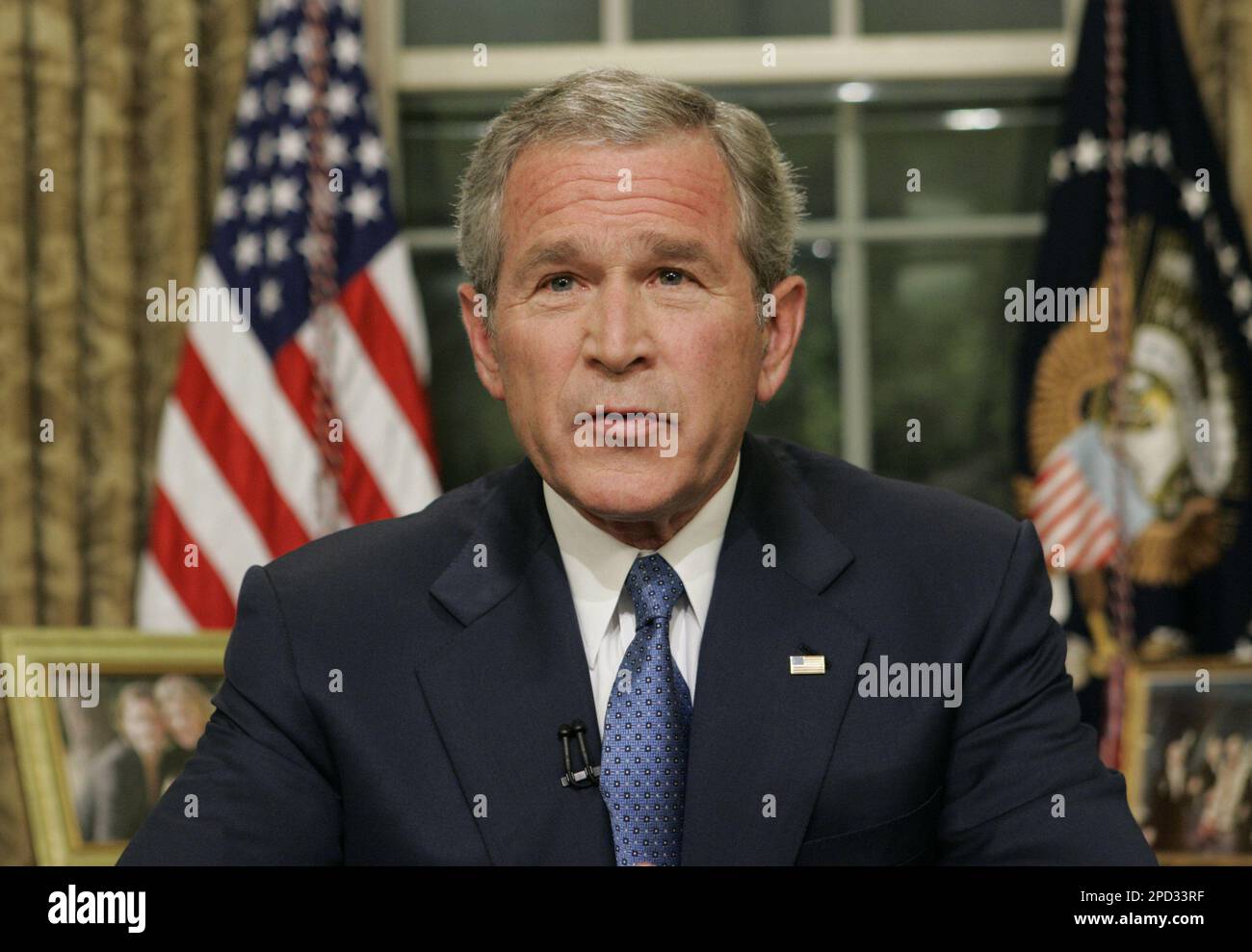 President Bush poses for photographers, Monday, May 15, 2006, after ...