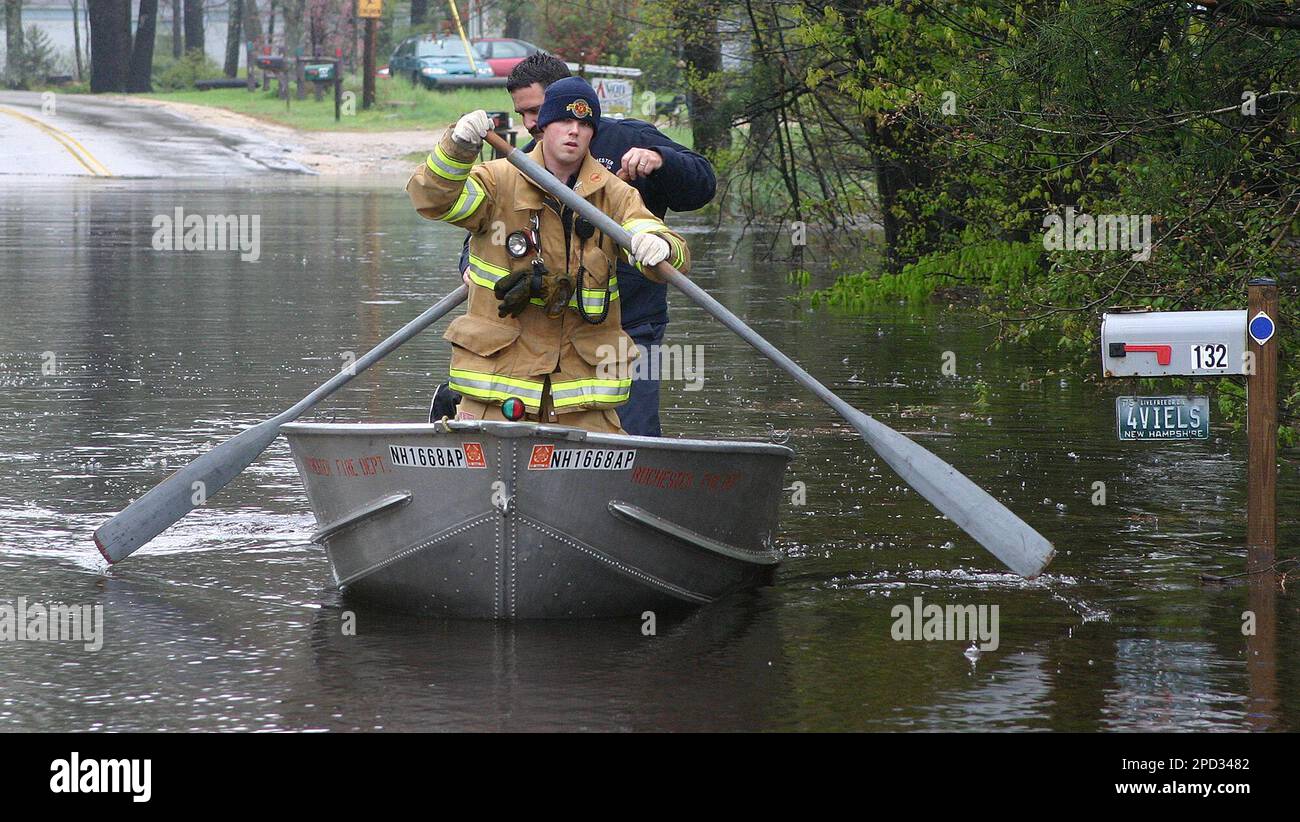 Rochester firefighters Tim Stickles, front, and Lt. Joe Burns, shuttle ...
