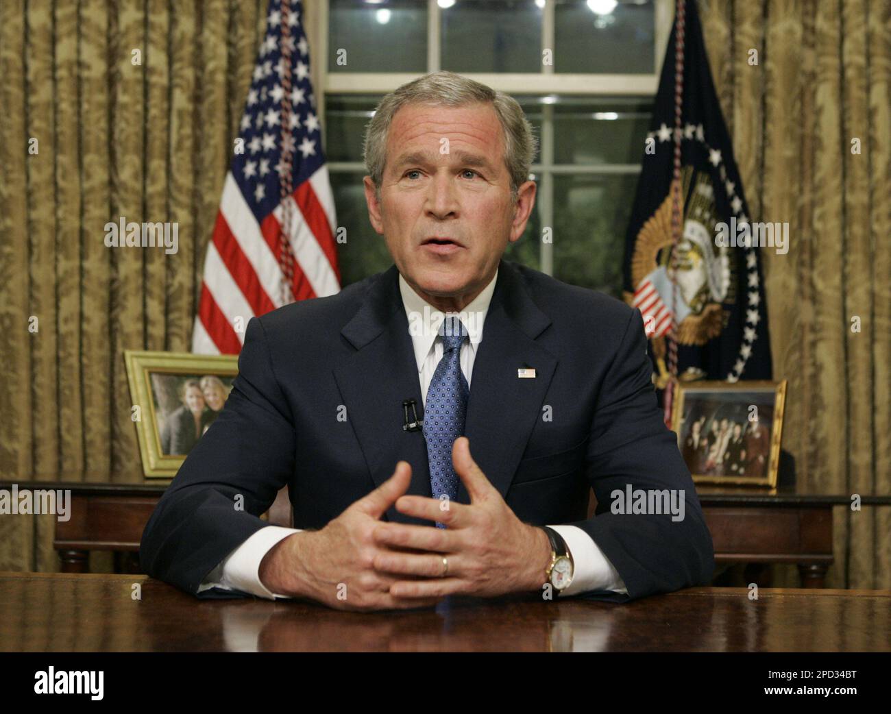 President Bush poses for photographers, Monday, May 15, 2006, after ...