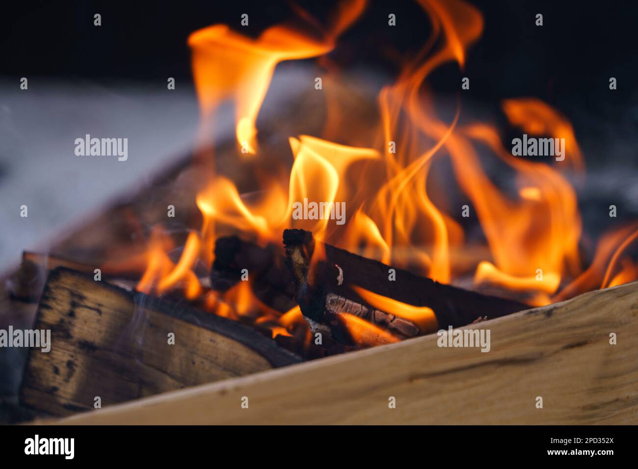 Campfire material hi-res stock photography and images - Alamy