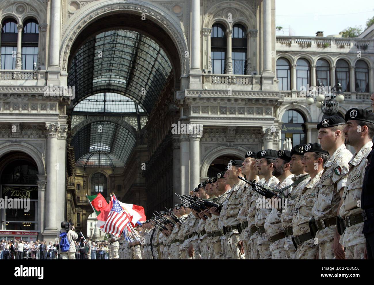 Italian soldiers of the NATO Rapid Deployable Corps parade upon their ...