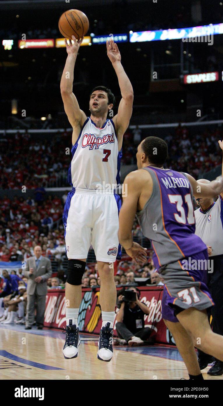 Los Angeles Clippers' Vladimir Radmanovic, of Serbia-Montenegro, hits a ...