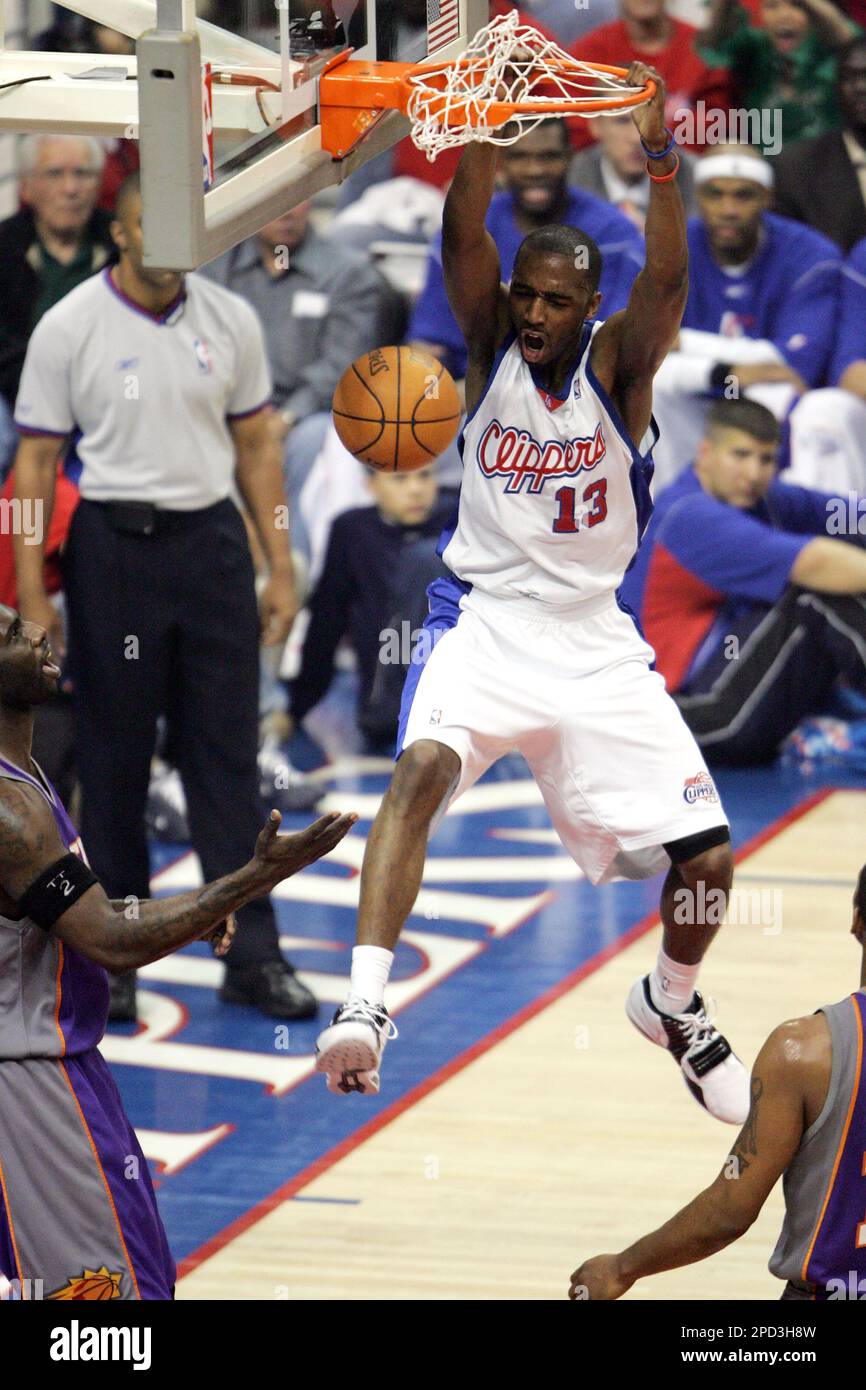 Los Angeles Clippers' Quinton Ross dunks against the Phoenix Suns ...