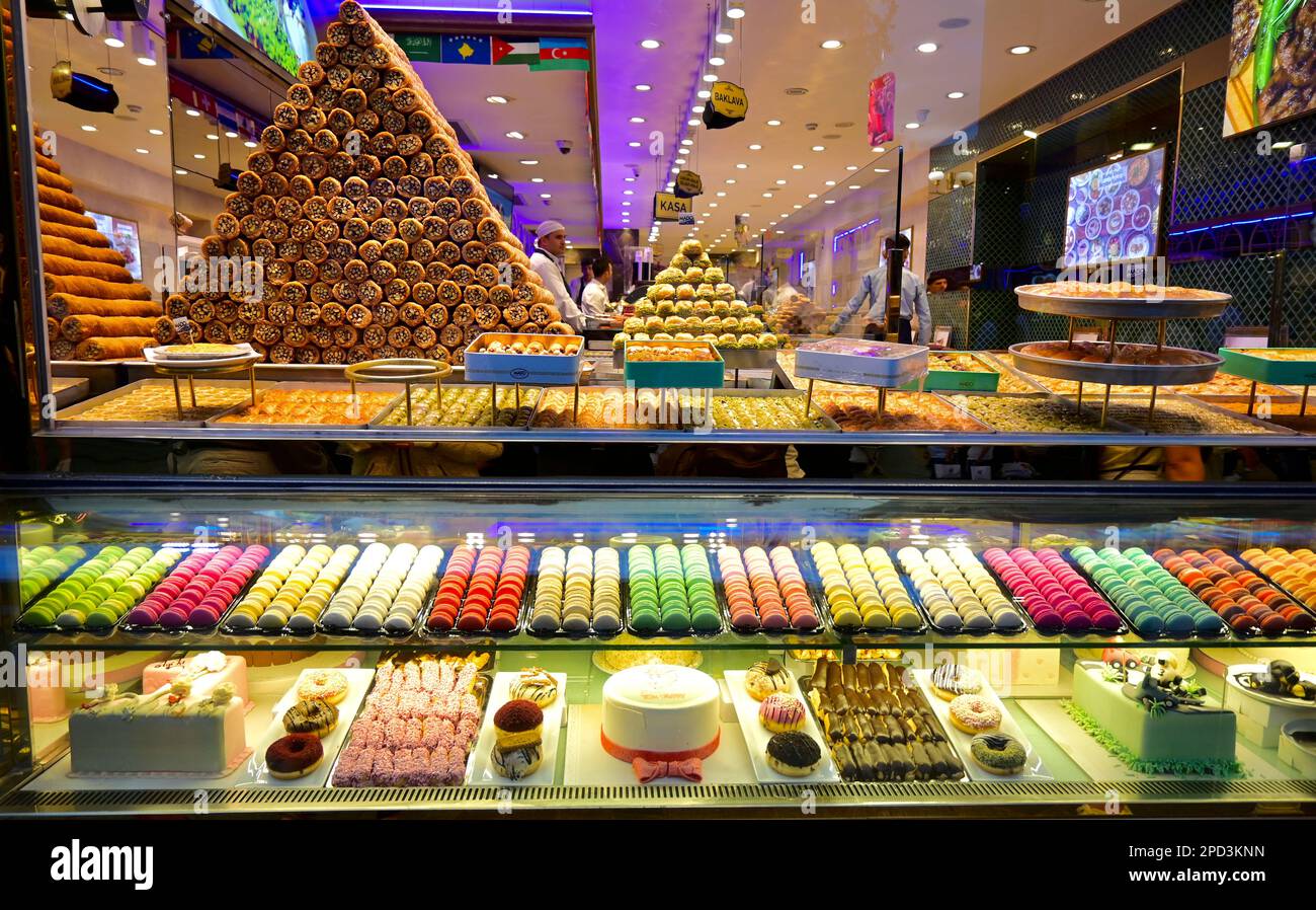 Shops in istanbul hi-res stock photography and images - Alamy