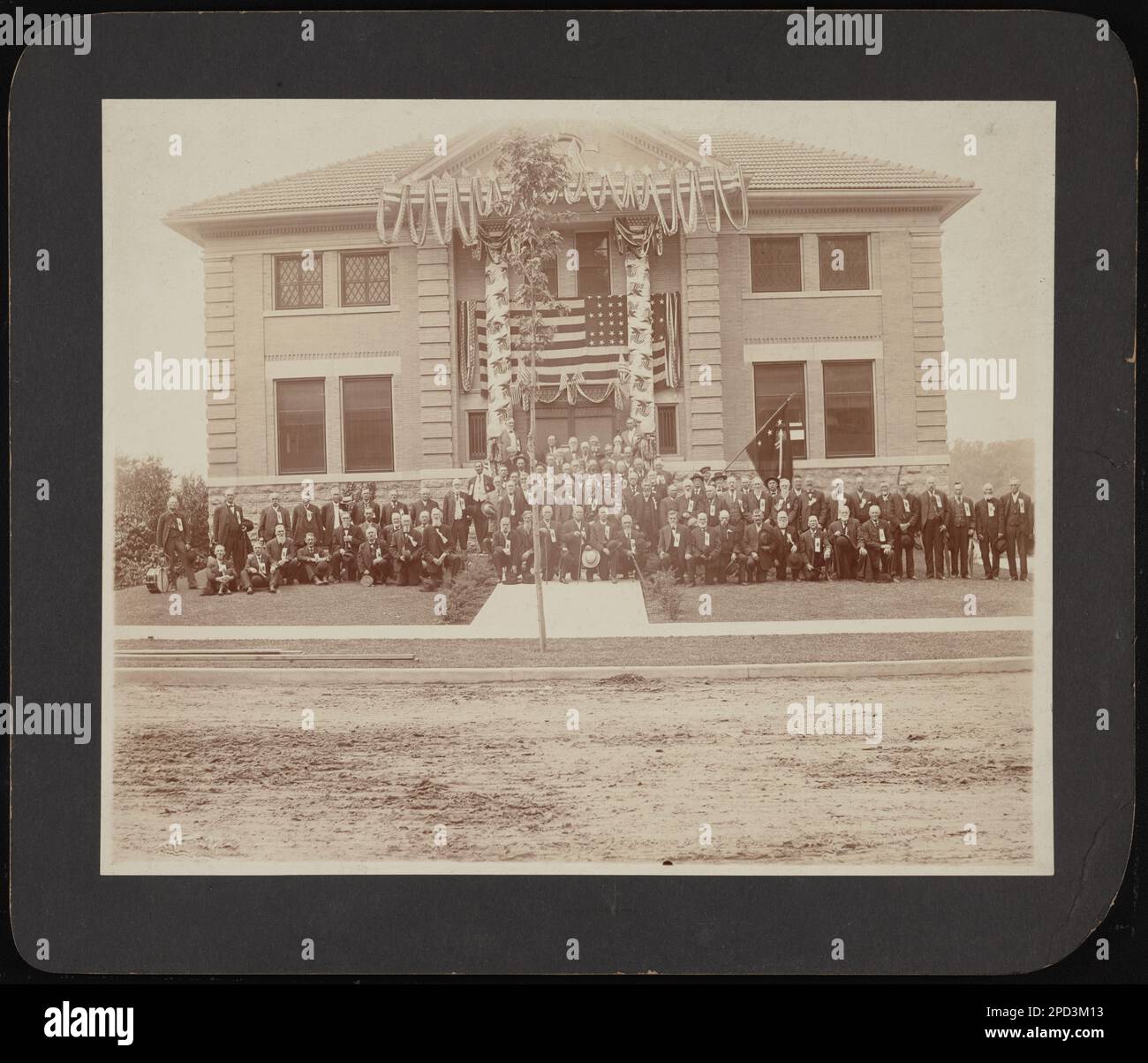 Civil War veterans of the 92nd Illinois Infantry Regiment at a reunion ...