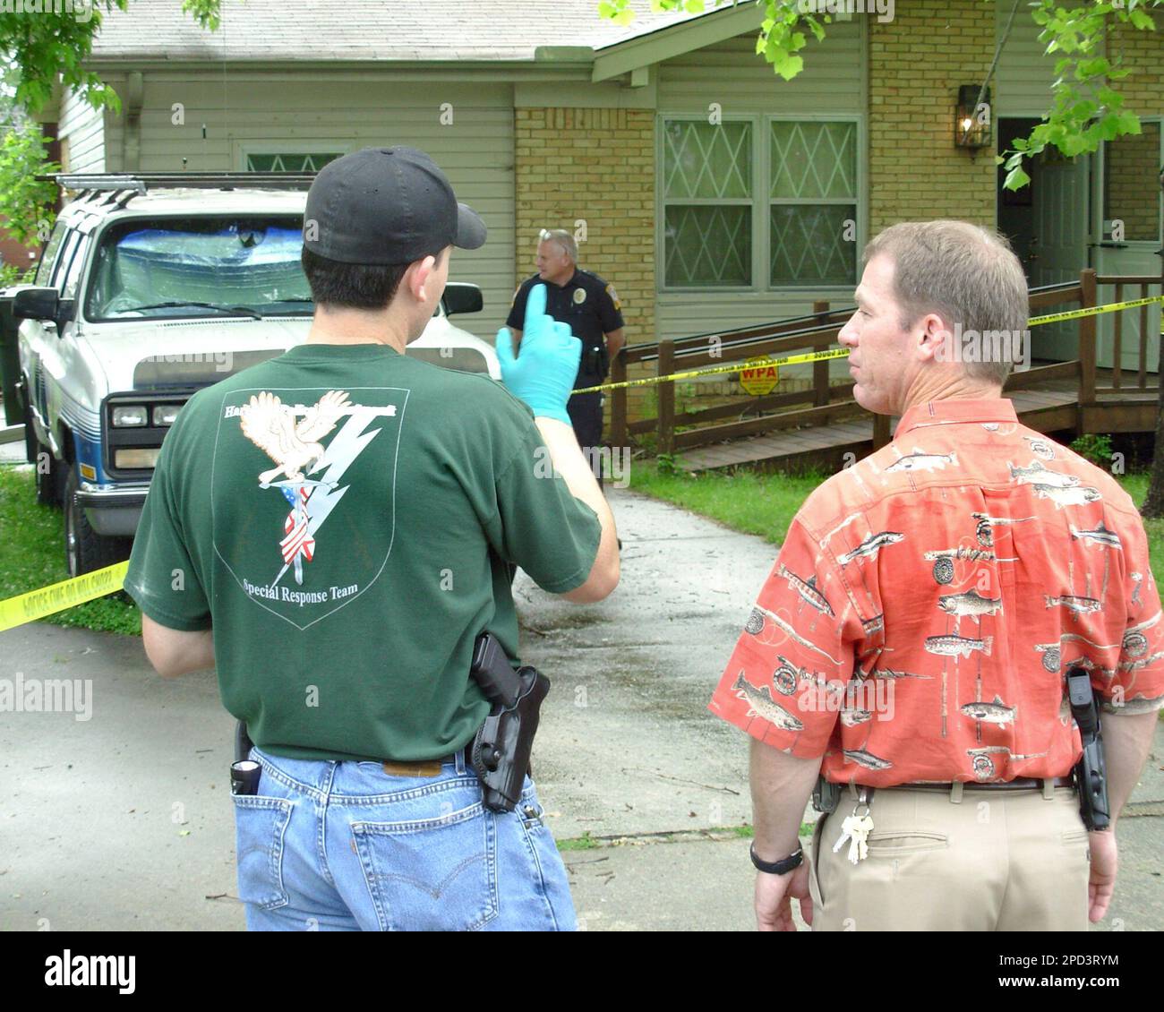 Hartselle, Ala., police investigator Justin Barley, left, and with ...