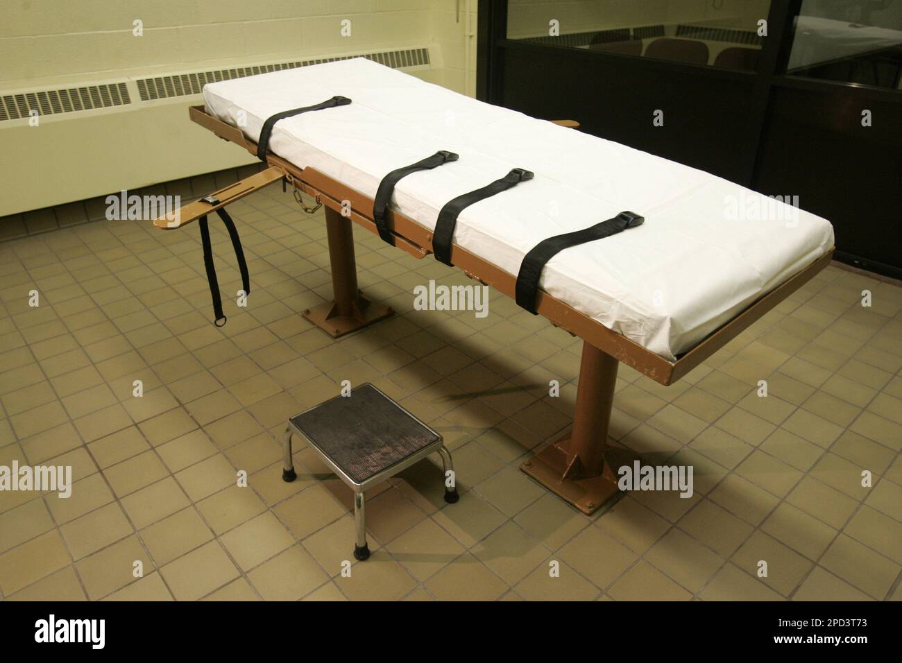 **FILE** This November 2005 file photo shows the death chamber at the ...