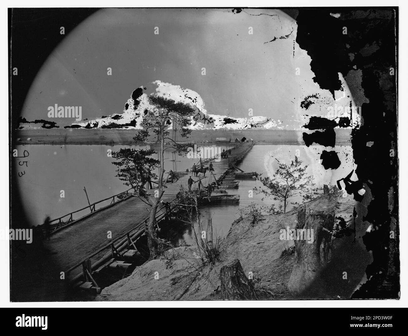 Varina (?) Landing, Virginia. Pontoon bridge across the James river ...