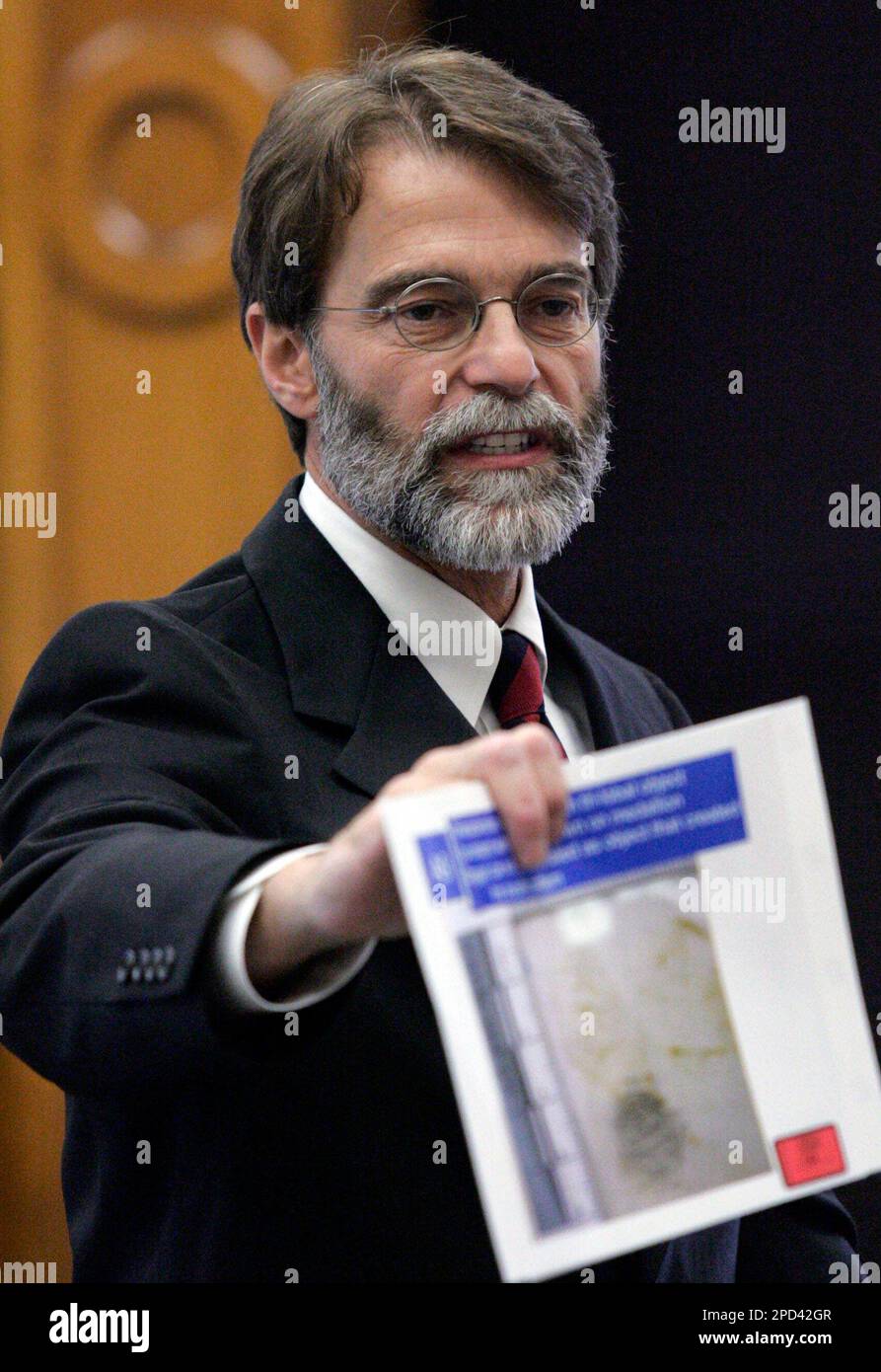 Lucas County Assistant Prosecutor Dean Mandros presents his closing ...