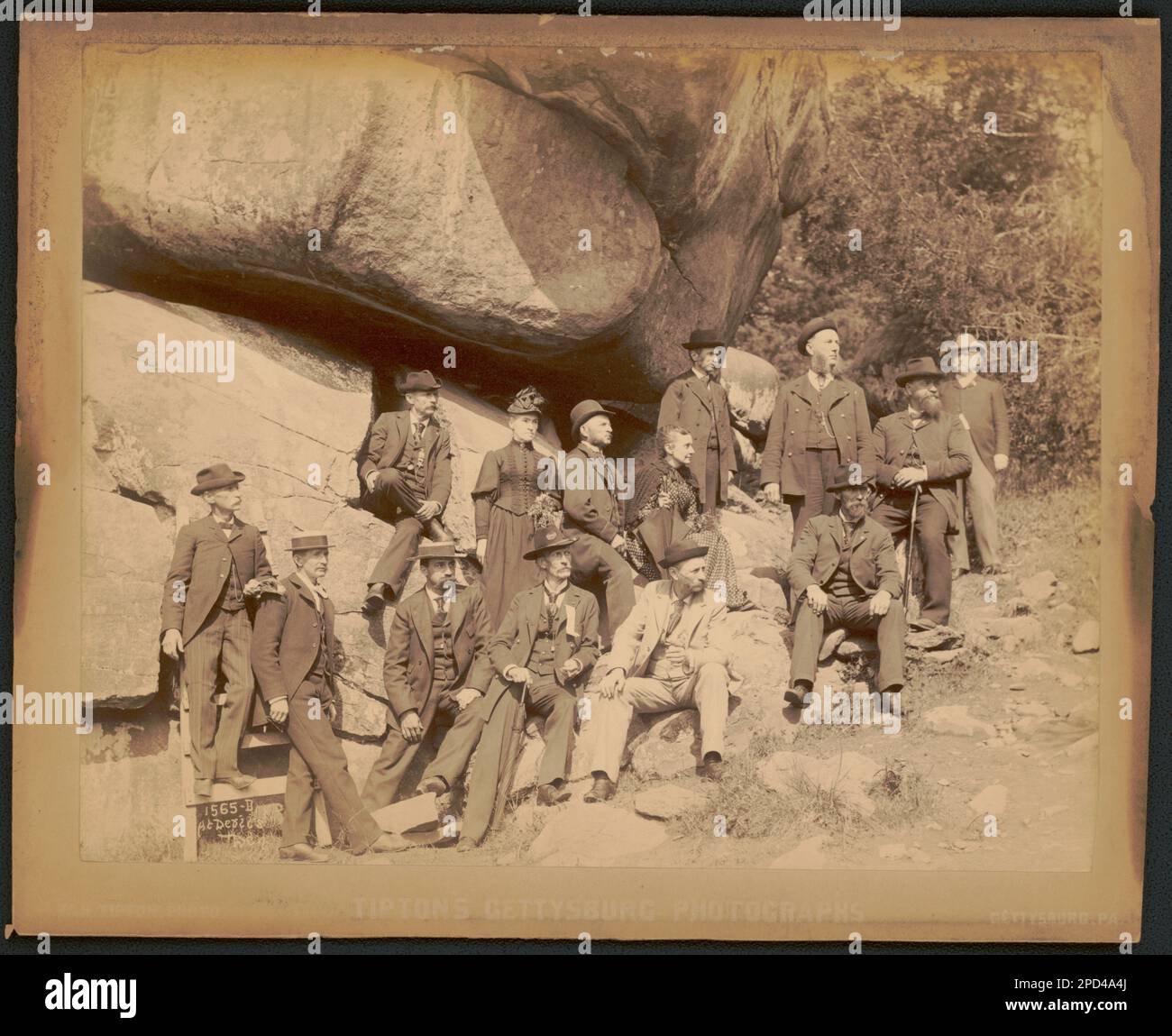 Civil War veterans of the 40th New York Infantry Regiment and two women ...