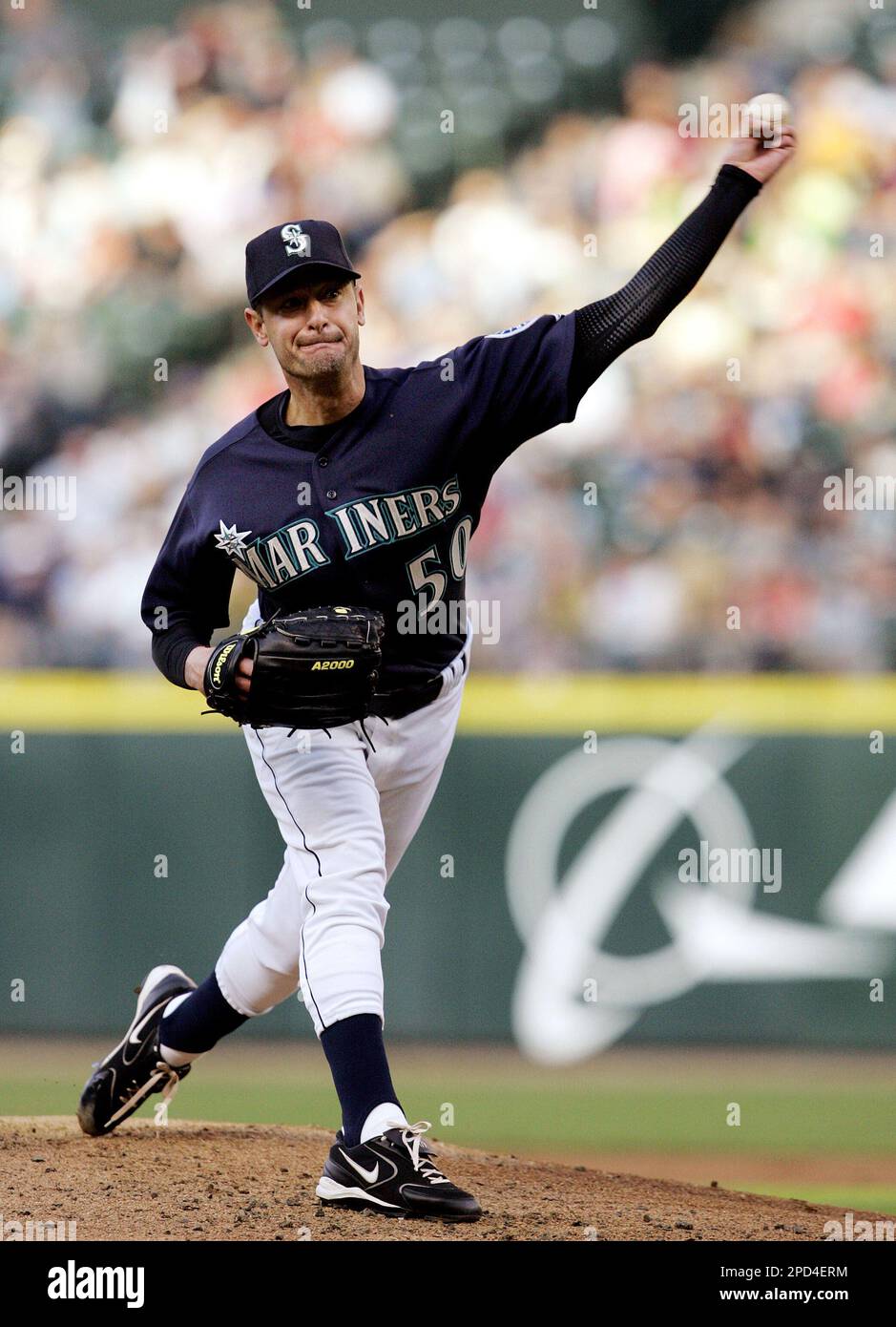 Seattle Mariners starting pitcher Jamie Moyer throws against the ...
