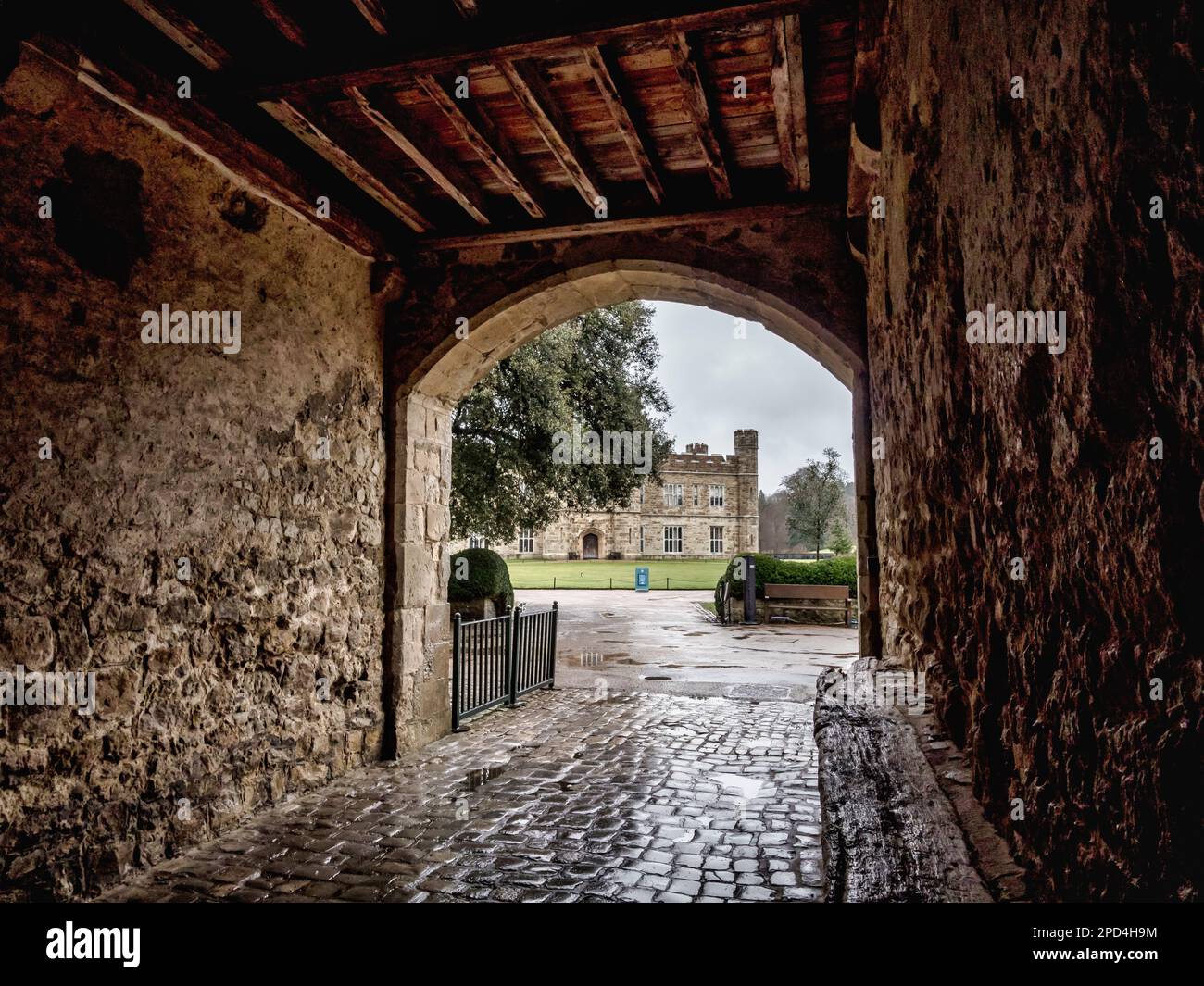Leeds castle fortified house hi-res stock photography and images - Alamy