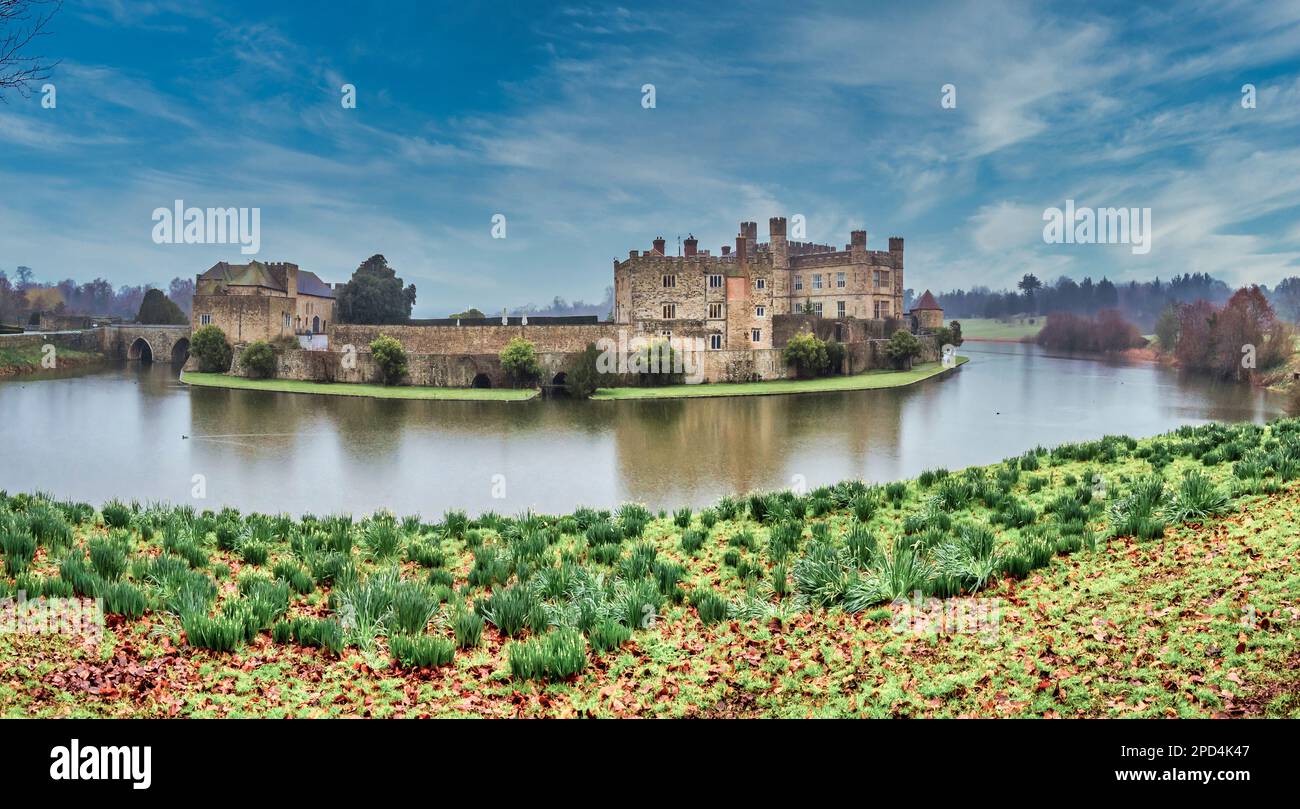 Leeds castle panoramas hi-res stock photography and images - Alamy