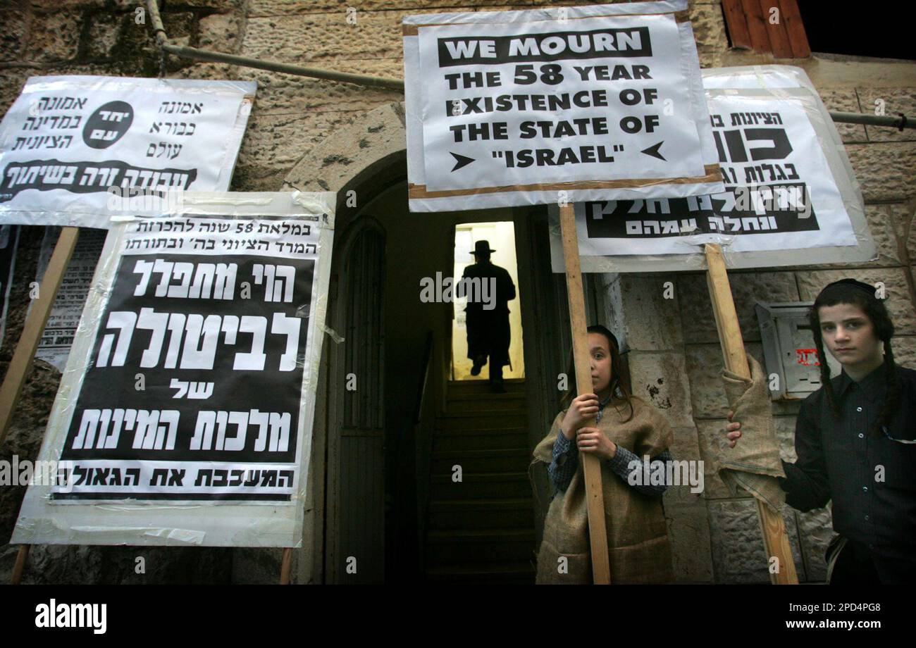 Anti-Zionist Ultra-Orthodox Jewish boys from the small Neturi Karta ...