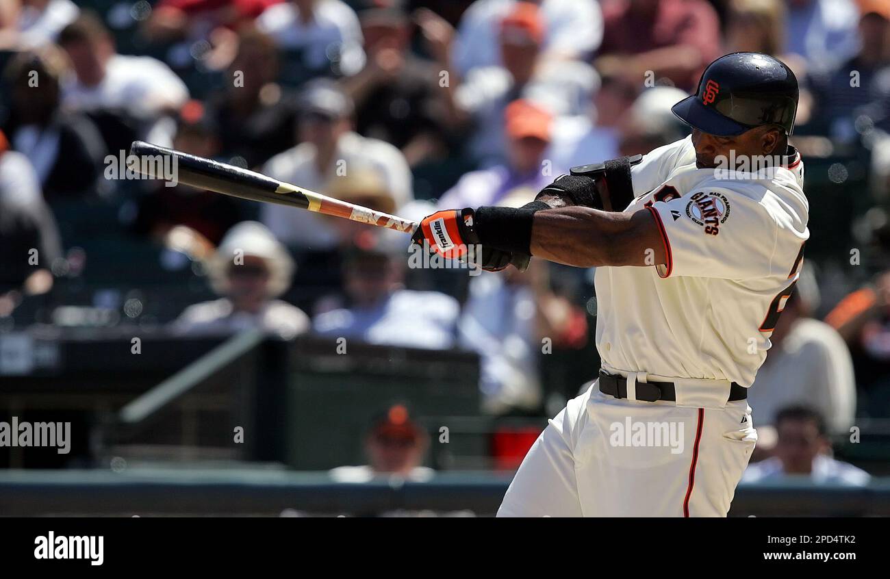 San Francisco Giants' Barry Bonds hits his 712th career home run off ...