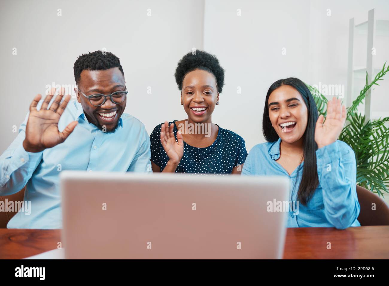 Three colleagues smile wave hi-res stock photography and images - Alamy