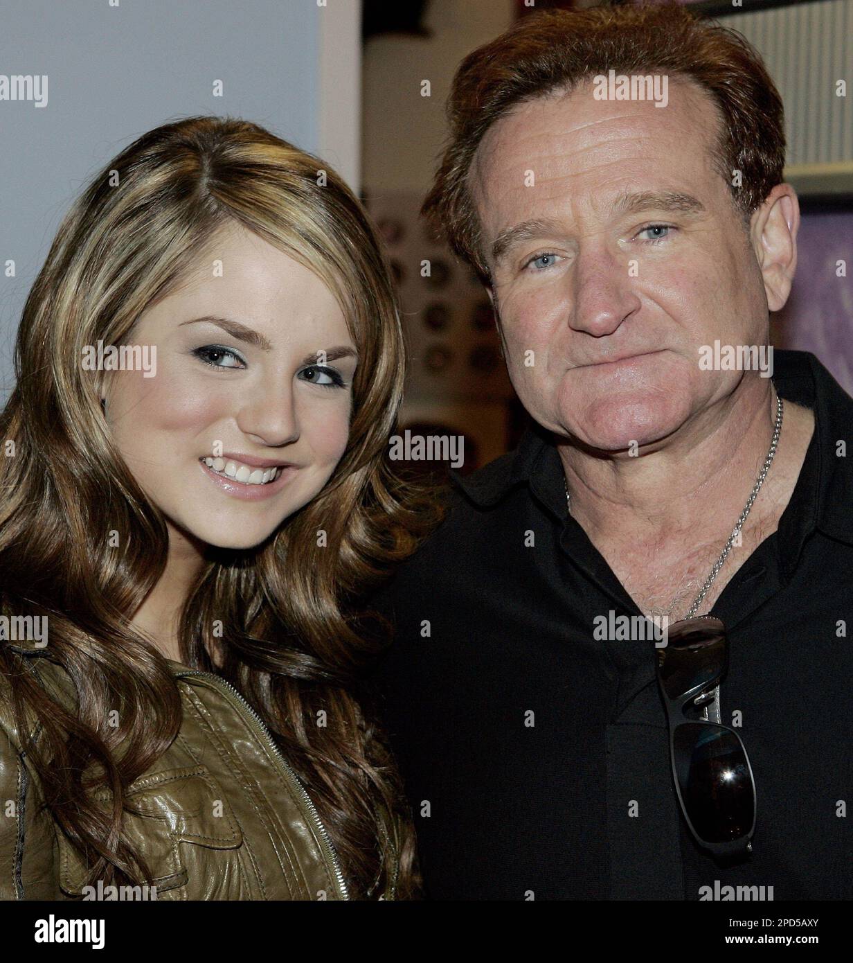 Comedian and actor Robin Williams, right and actress JoJo appear on MTV ...