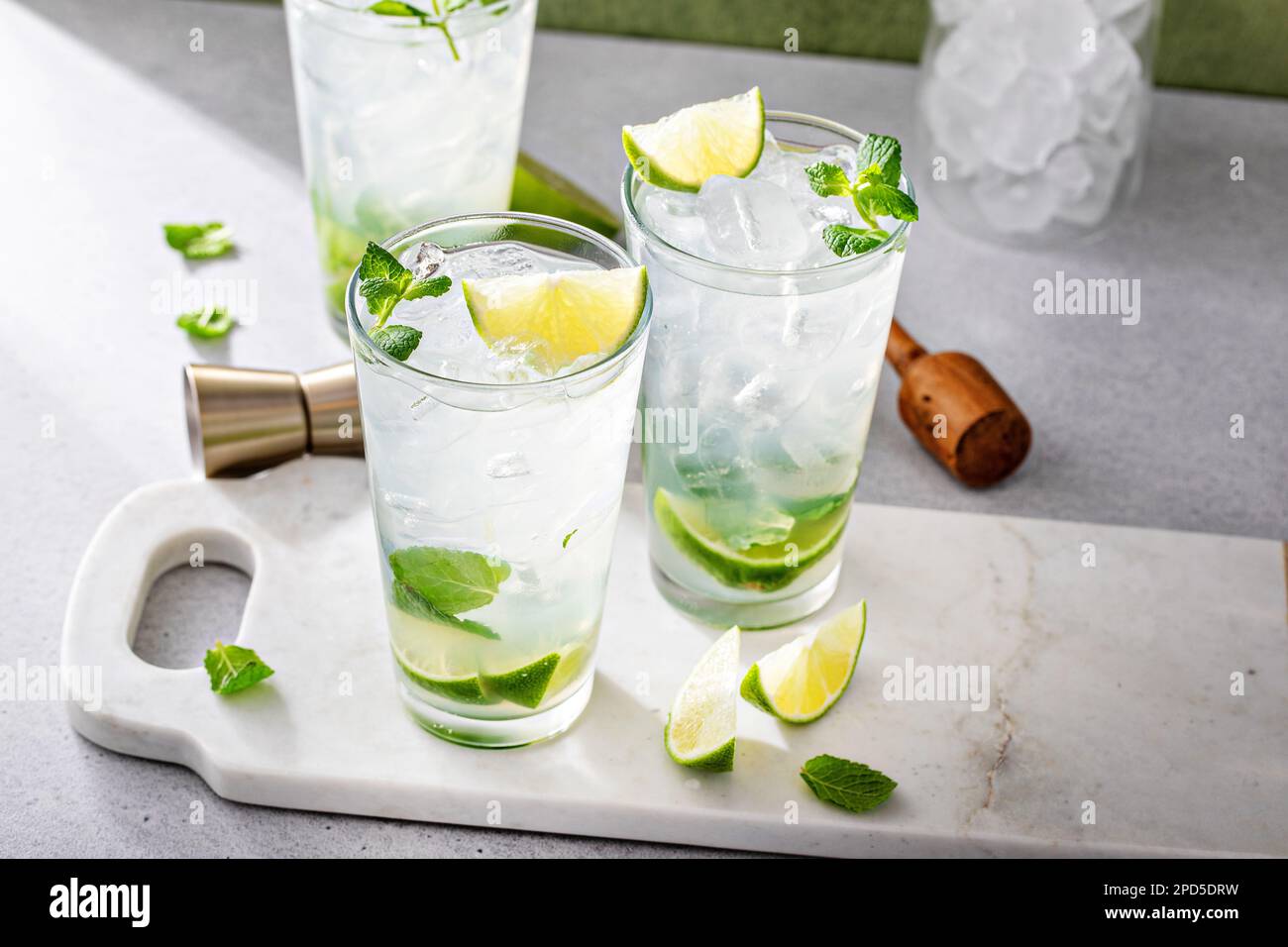 Tall glasses cuban mojito cocktail hi-res stock photography and images ...