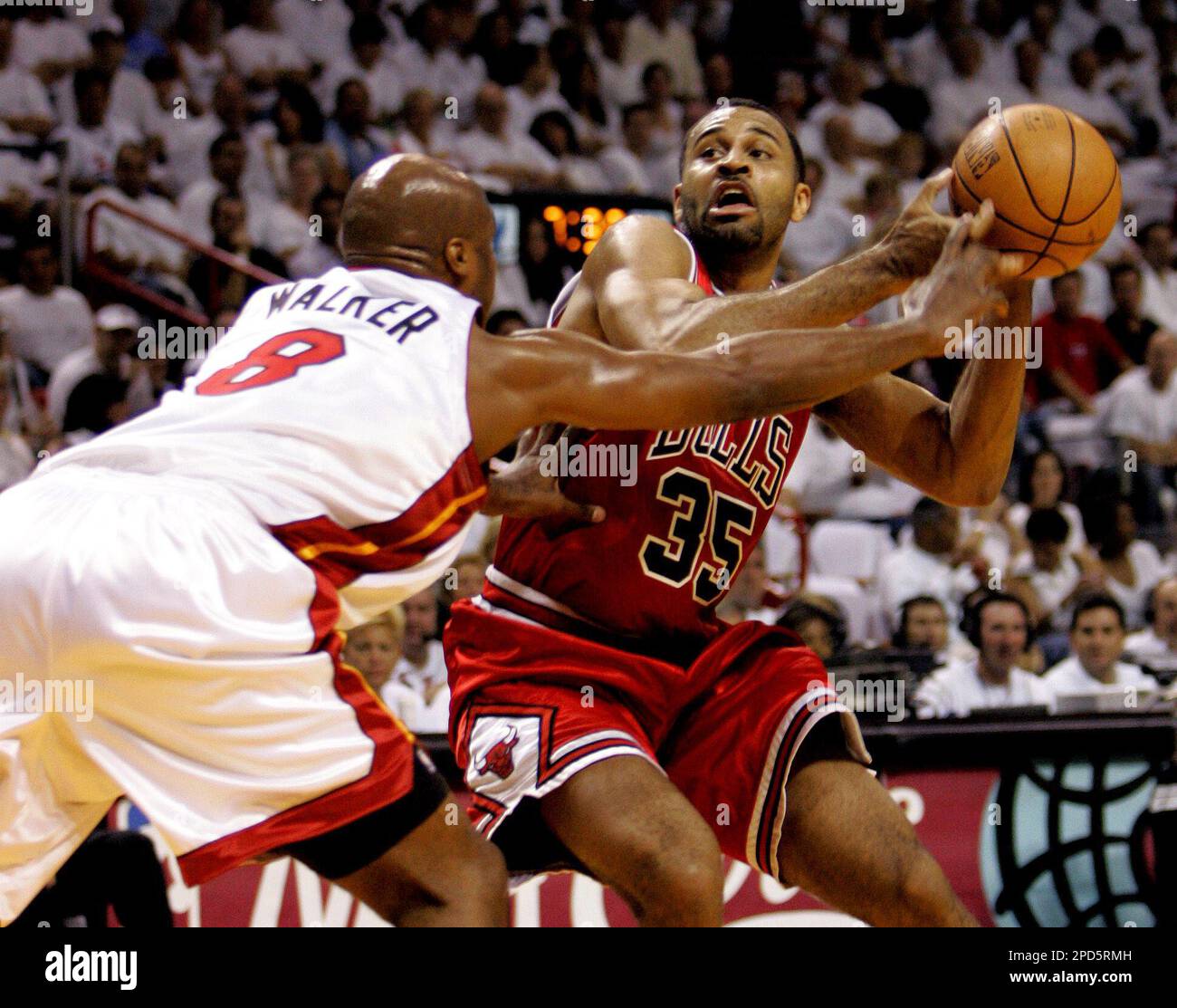 Chicago Bulls' Malik Allen (35) tries to pass under pressure from Miami ...