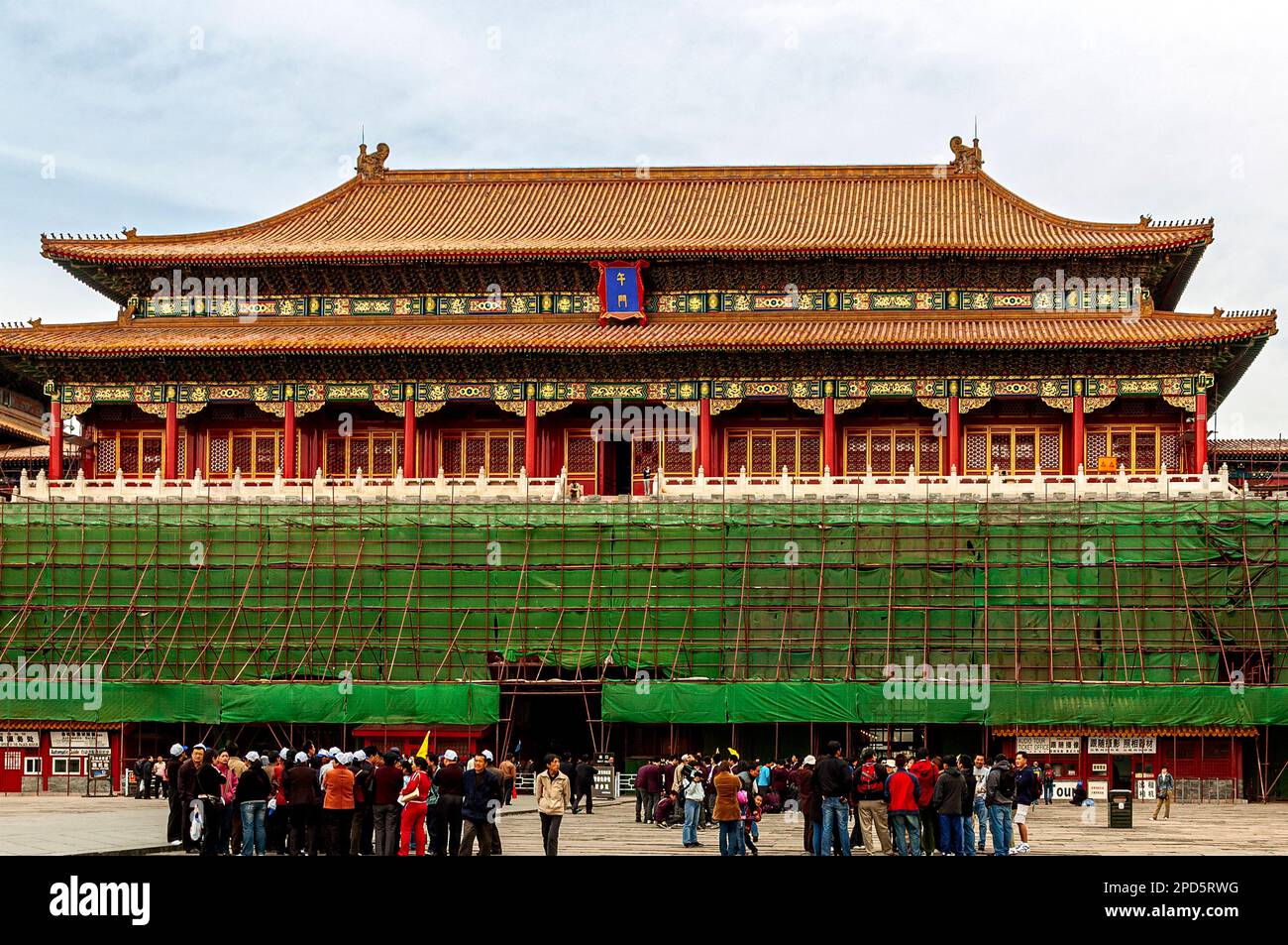Tourists in the Forbidden City assemble into their respective groups ...