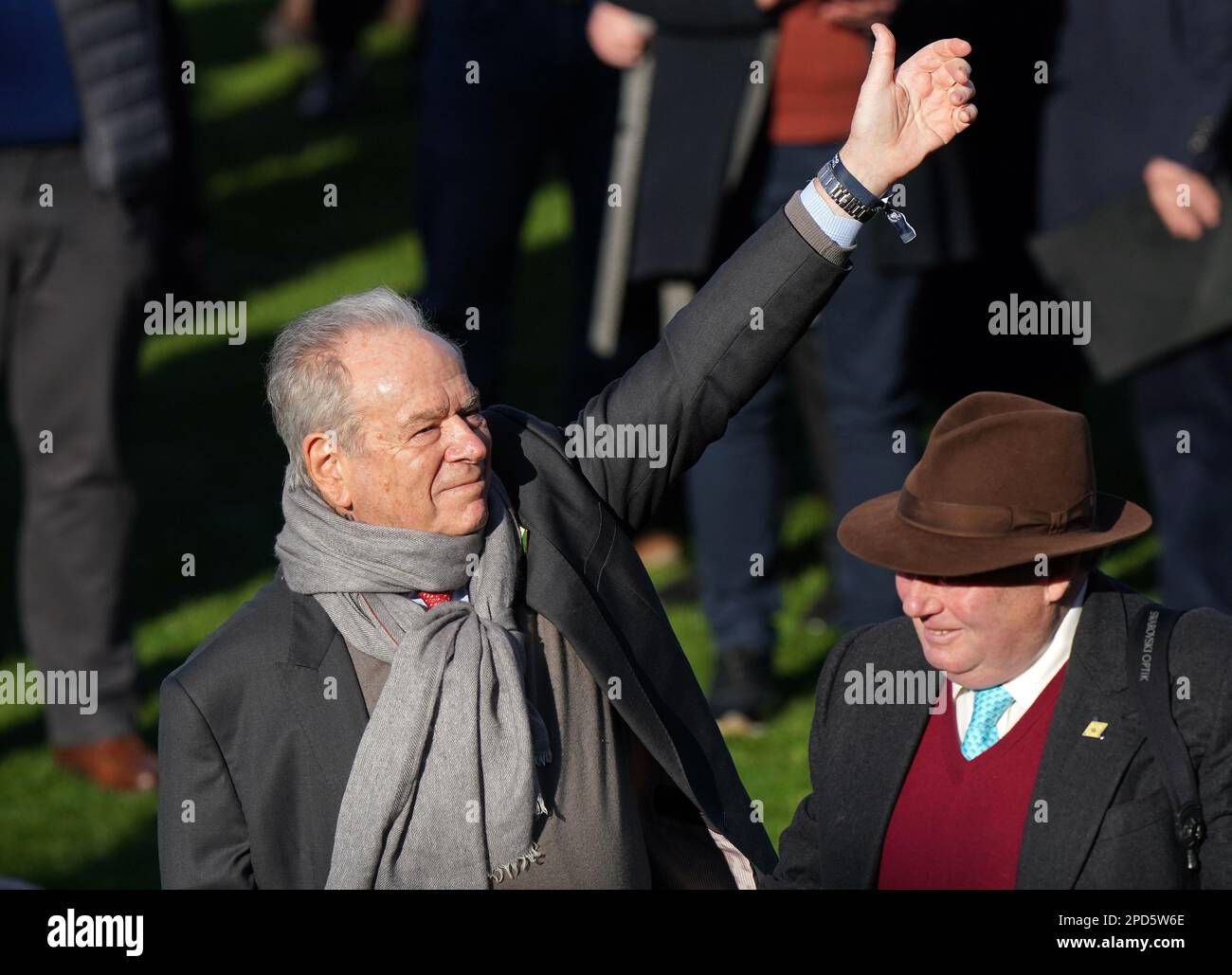 Nicky henderson 2023 racecourse hi-res stock photography and images - Alamy