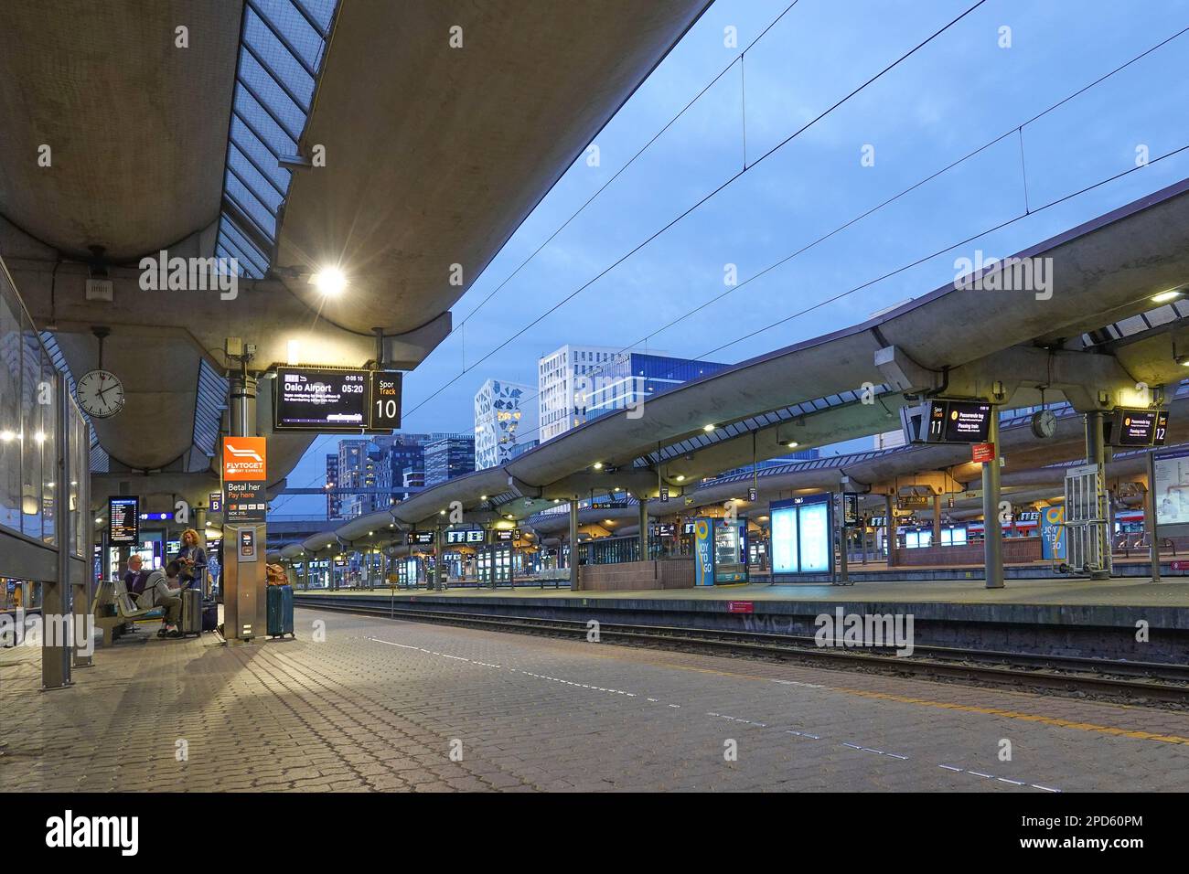 Oslo sentralstasion hi-res stock photography and images - Alamy