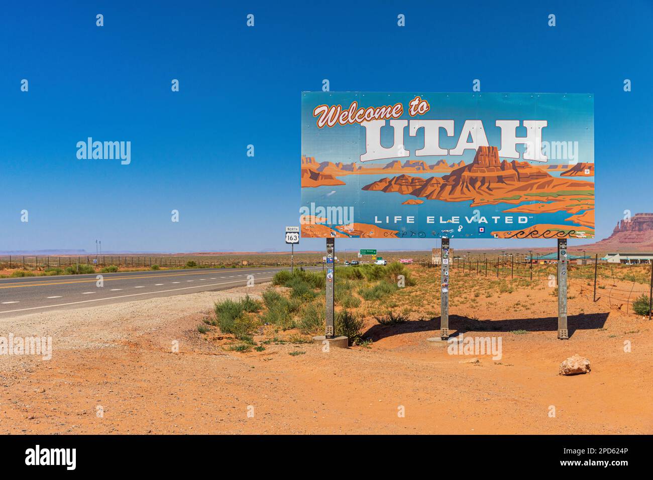 Welcome to Utah road sign at the state border Stock Photo - Alamy